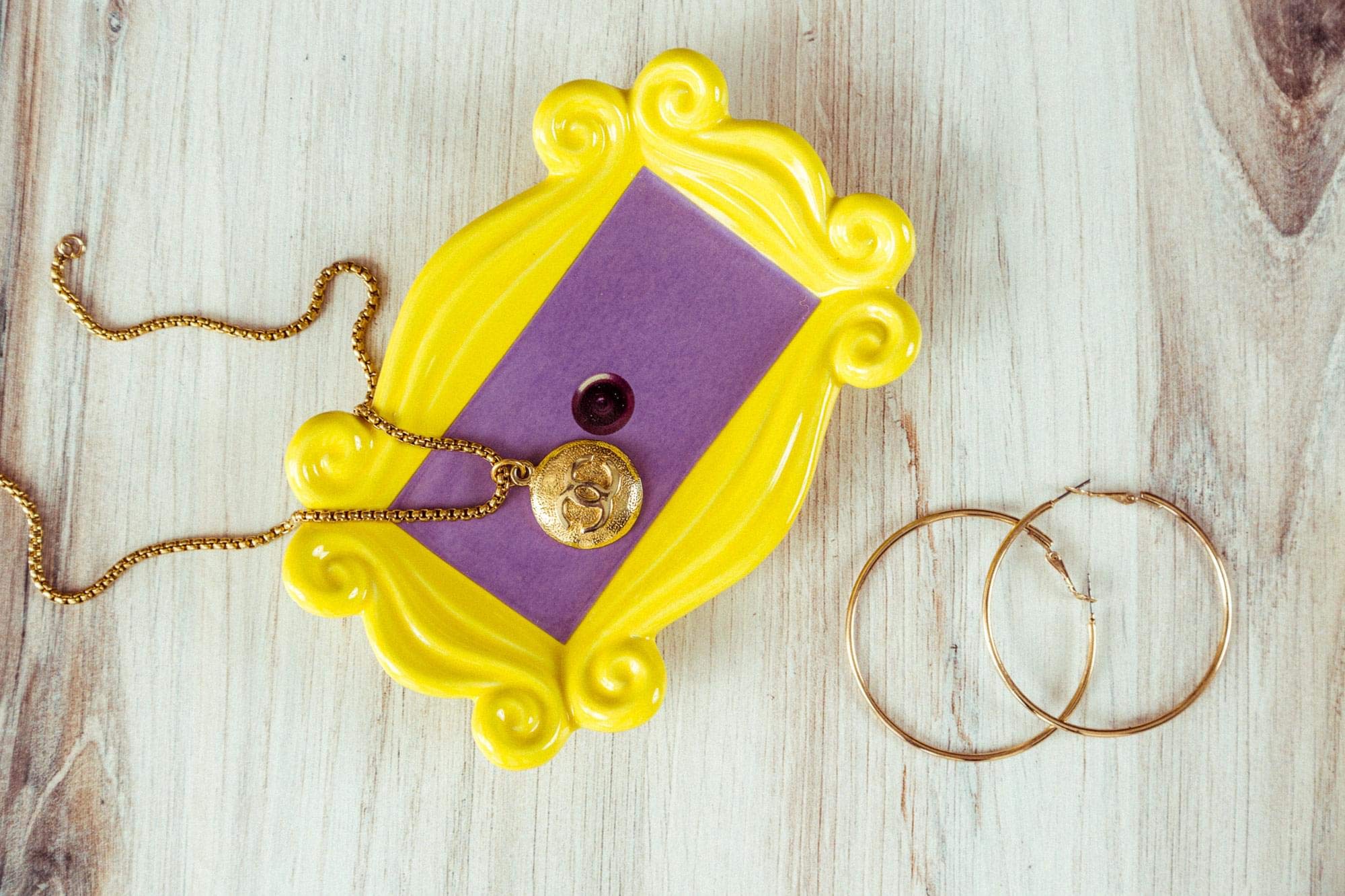 Ukonic Friends TV Show Ceramic Trinket Tray | Authentic Replica Of Monica Geller's Picture Frame Peephole | Decor Accent And Storage Dish For Jewelry, Accessories, Keys, Small Valuables | 4 x 6 Inches