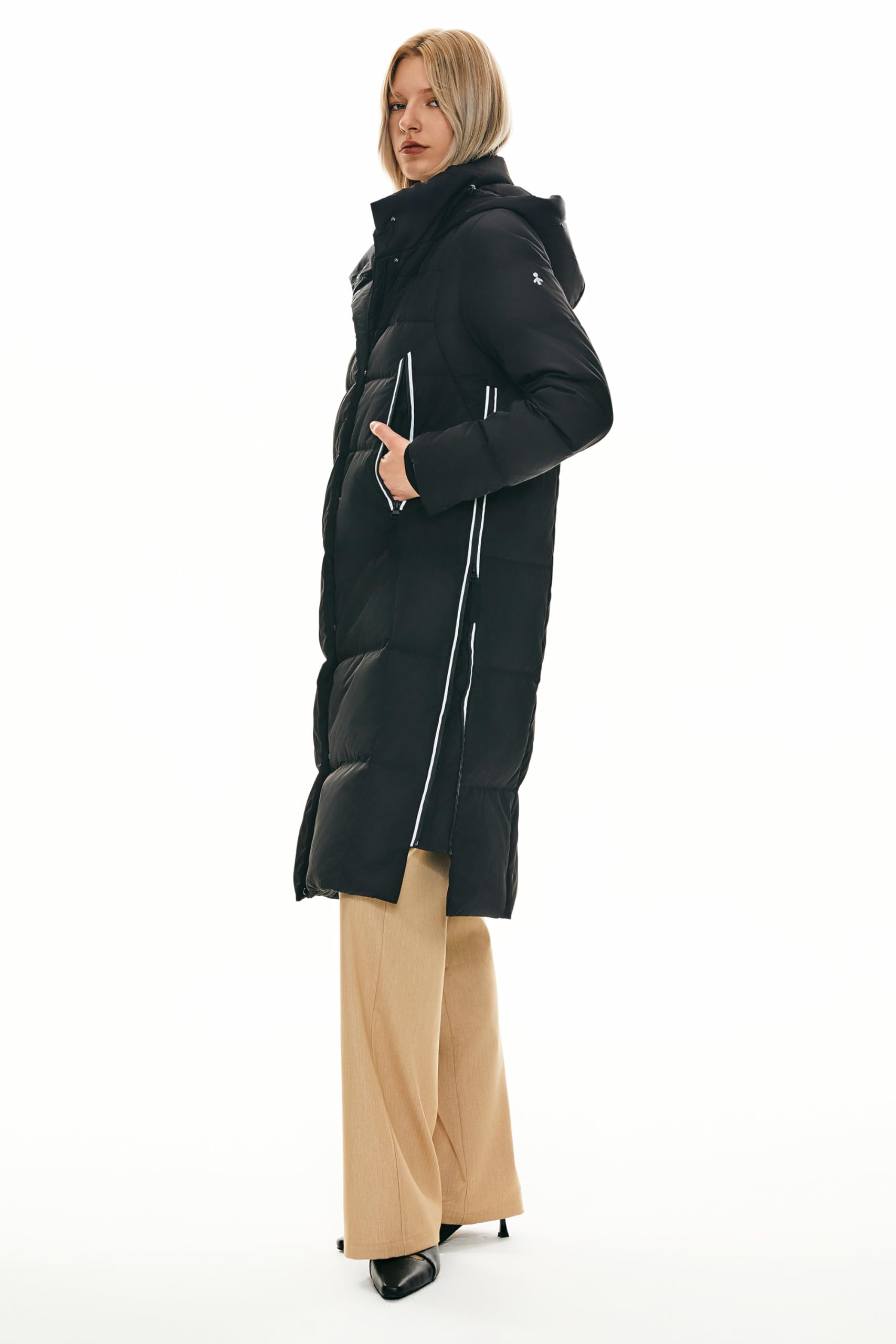 Orolay Women's Thickened Long Down Jacket Winter Down Coat Hooded Puffer Jacket with Side Zipper Pirate Black M