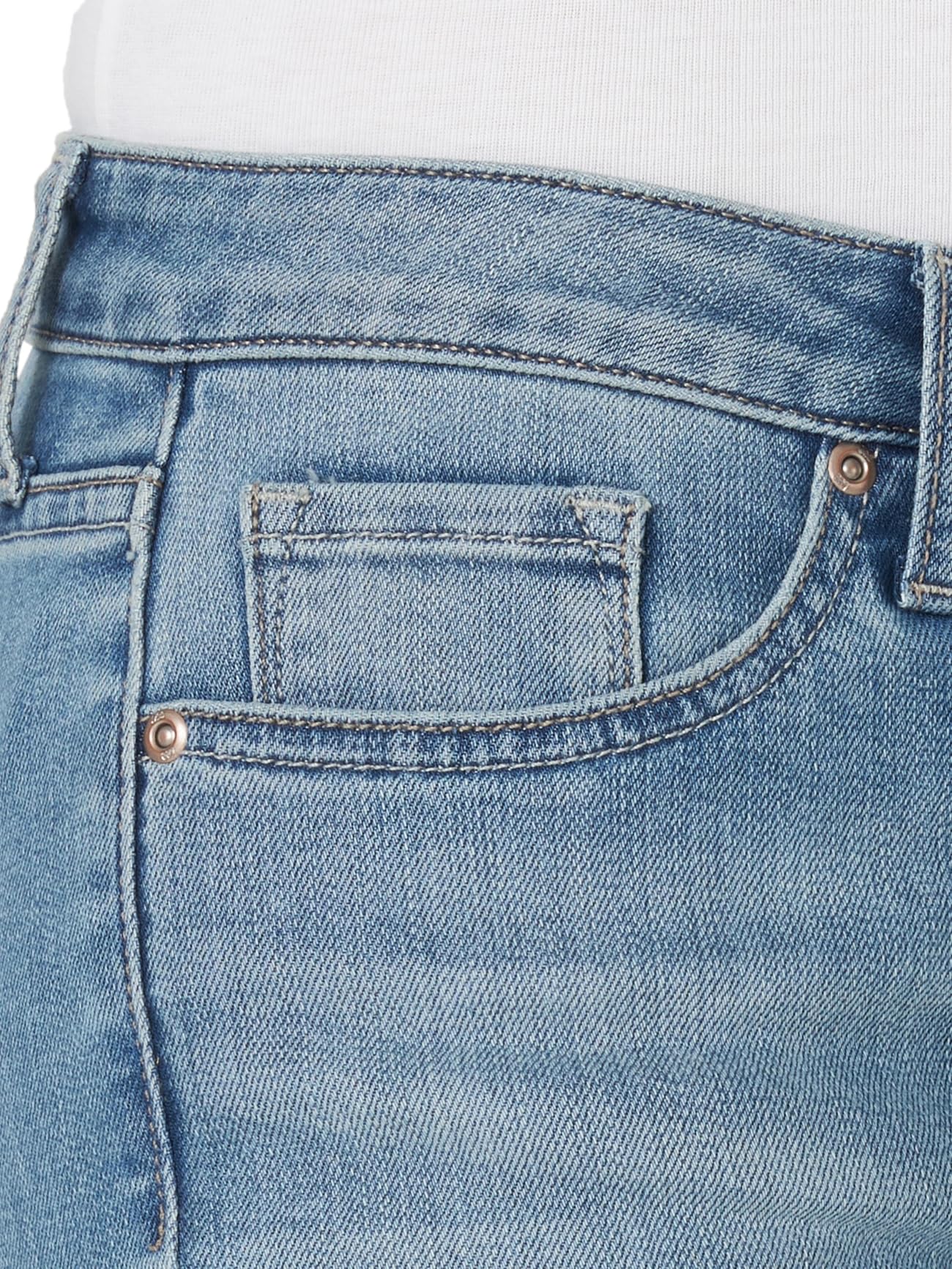Lee Women's Legendary Mid Rise Straight Leg Jean Anchor 16 Short