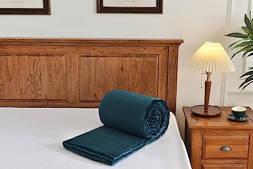 Kingole Flannel Fleece Microfiber Throw Blanket, Luxury Peacock Blue Twin Size Lightweight Cozy Couch Bed Super Soft and Warm Plush Solid Color 350GSM (66 x 90 inches)