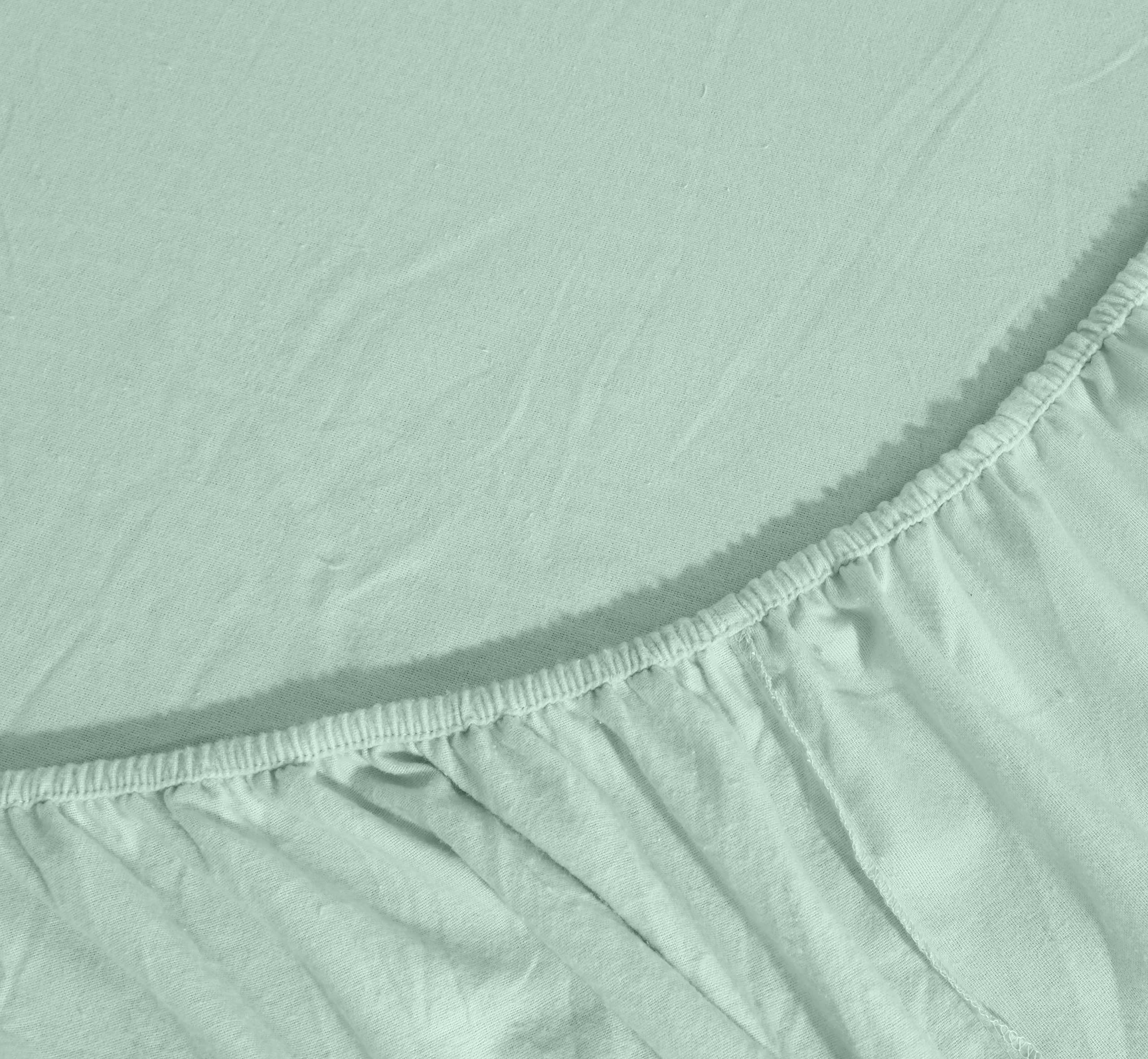 RUVANTI Flannel Sheets Queen Size - Velvety Soft & Comfortable - 100% Cotton Brushed Bed Sheet Set - Deep Pockets 16 Inches - Breathable, Warm & Cozy -4 Pcs- Green