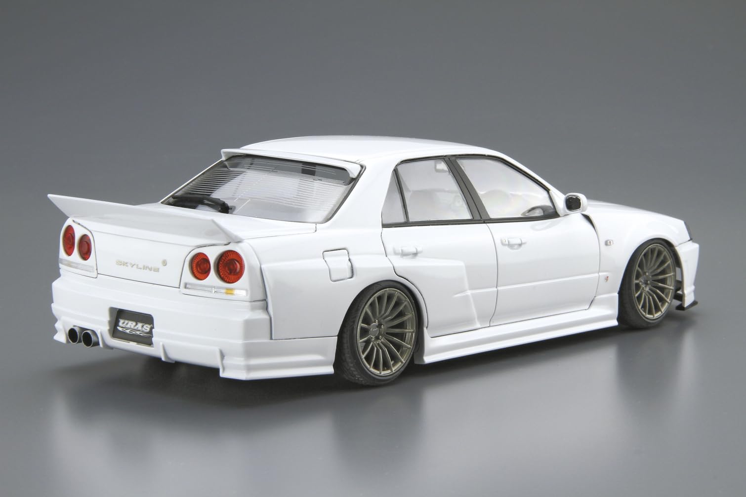 Aoshima URAS ER34 Skyline Type-R ’01 Nissan 1:24 Scale Model Kit