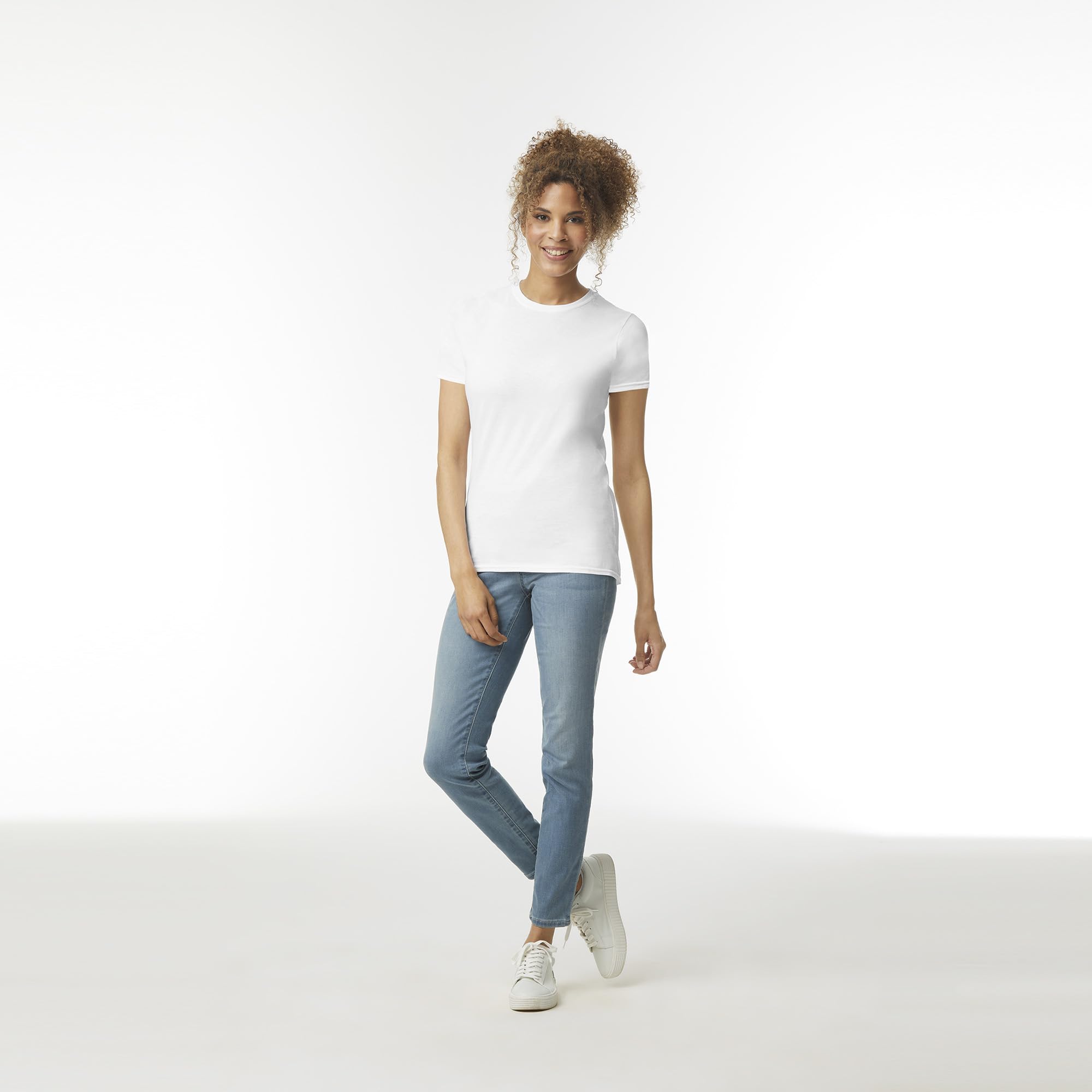 Gildan Women's Softstyle Cotton T-Shirt, Style G64000L, Multipack, White (2-Pack), Small
