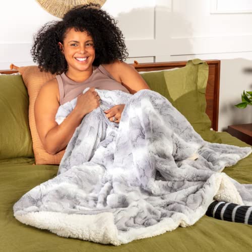 ViscoSoft Faux Fur Sherpa Luxury Blanket, Gray, Throw 50"x 60" - Cozy, Soft, Fuzzy Faux Fur Throw Blanket for Chair, Couch or Bed