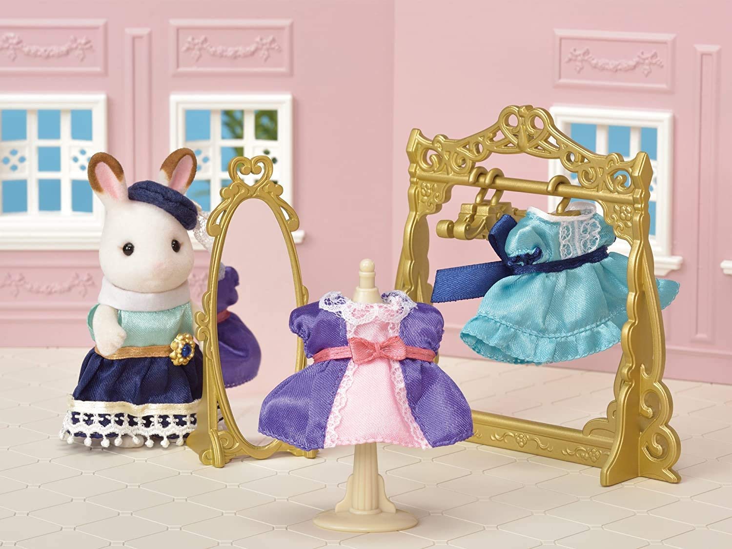 Sylvanian Families Town Series Boutique Fashion Set