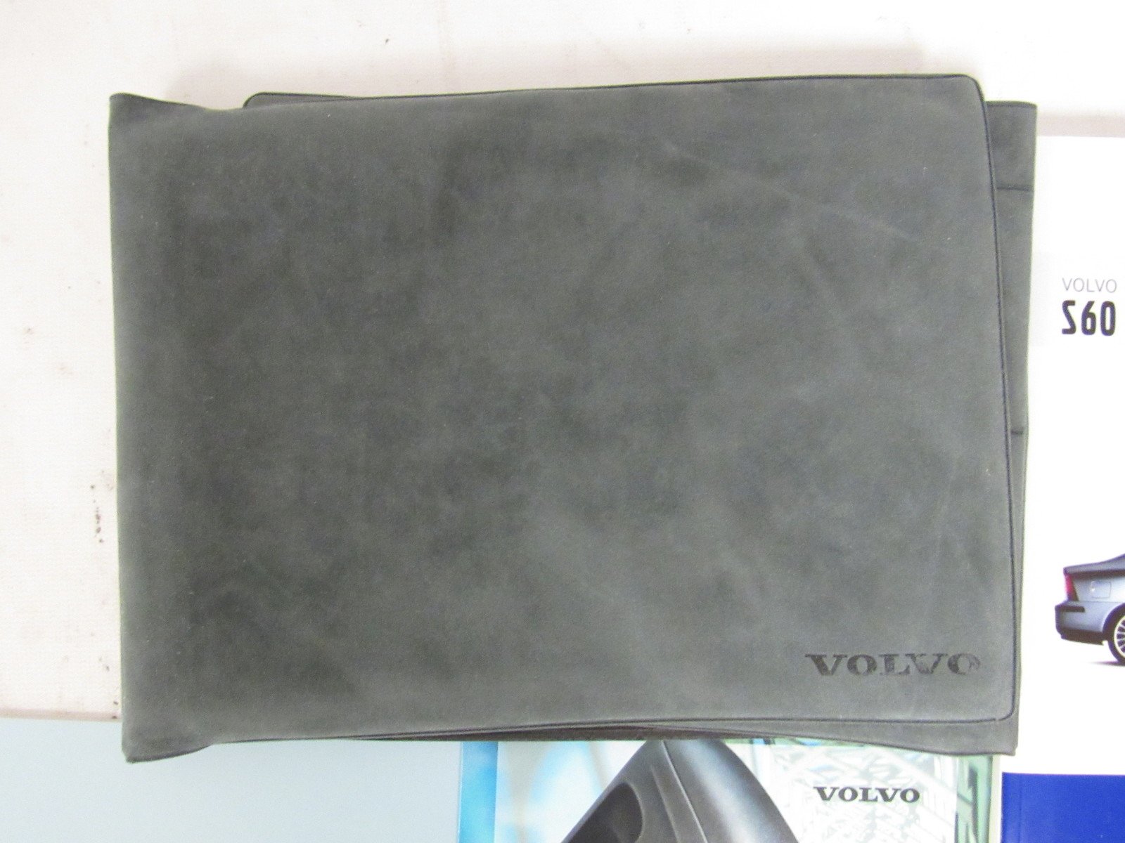 2004 Volvo S60 & S60 R Owners Manual book