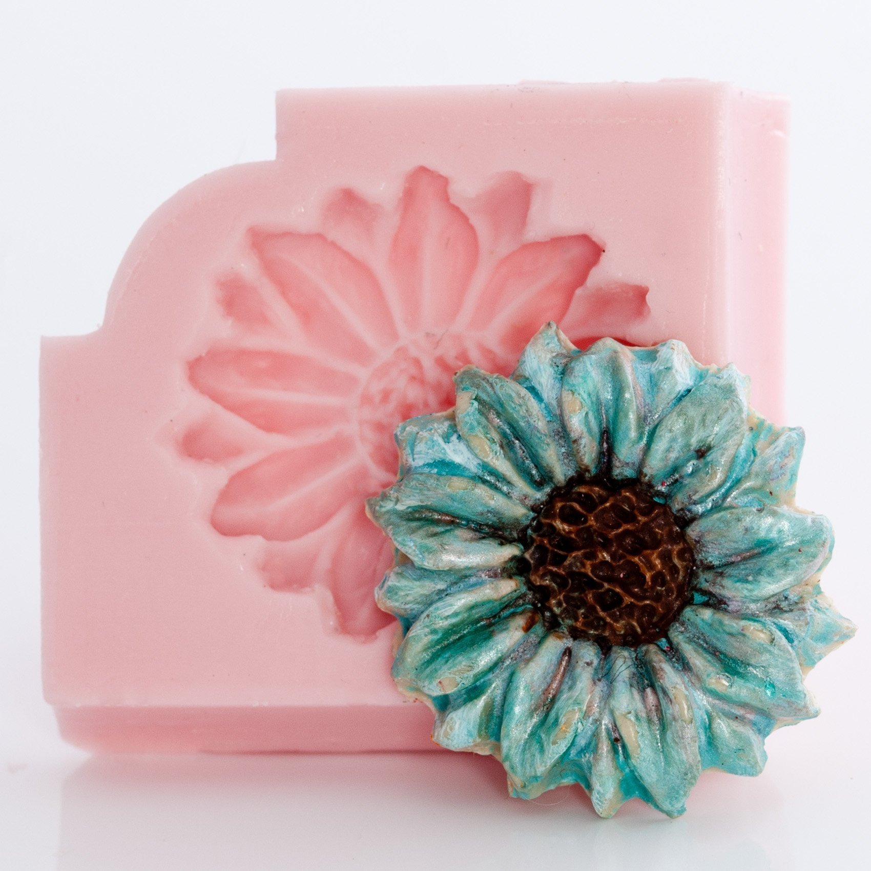 Flower Daisy Silicone Mold Food Safe Fondant, Chocolate, Candy, Resin, Polymer Clay, Jewelry, Craft Mold. Flexible and easy to use.