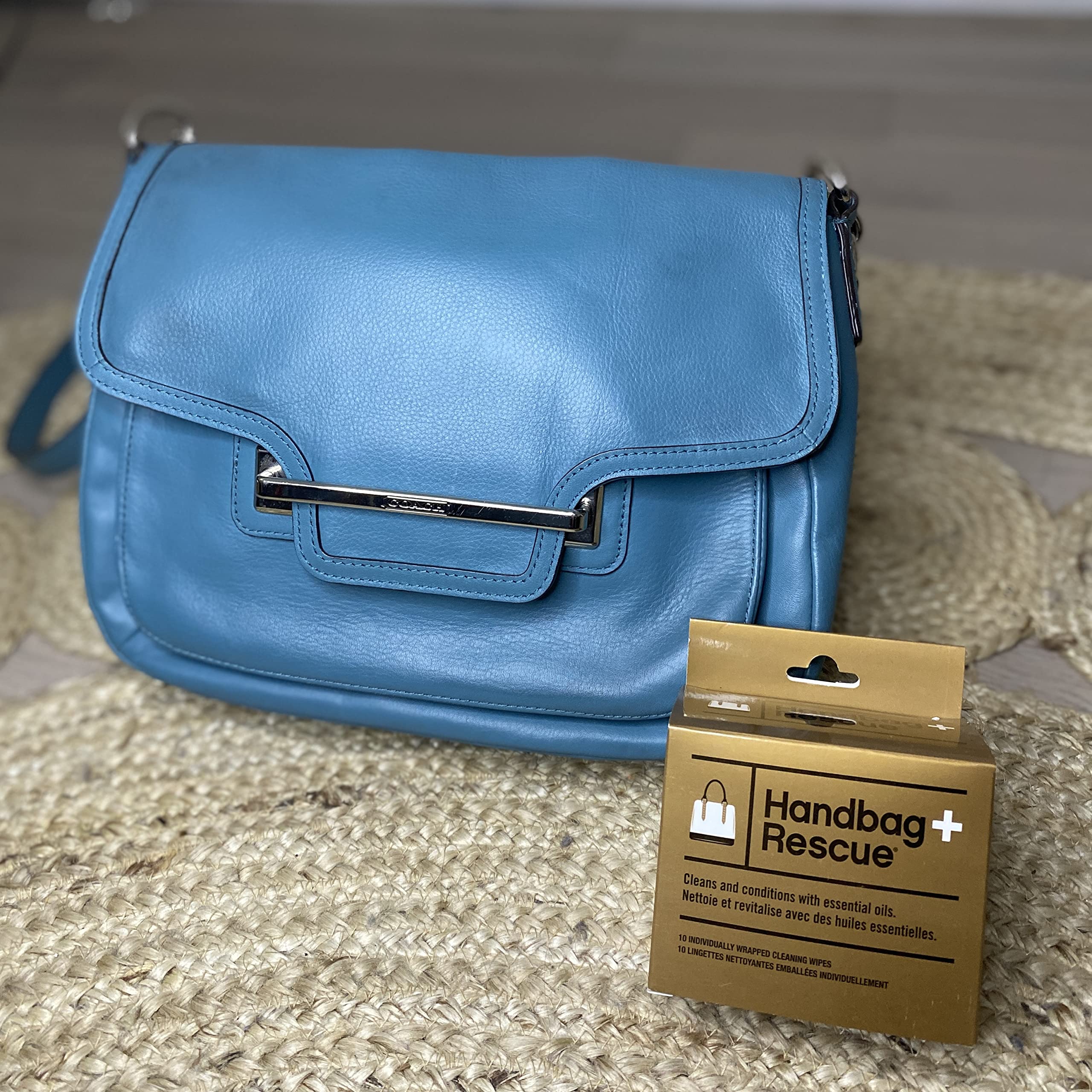 HandBagRescue All-Natural Cleaning Wipes. Remove Dirt & Surface Stains & Conditions Leather Handbags with Essential Oil. Box of 10 Individually Wrapped Wipes.