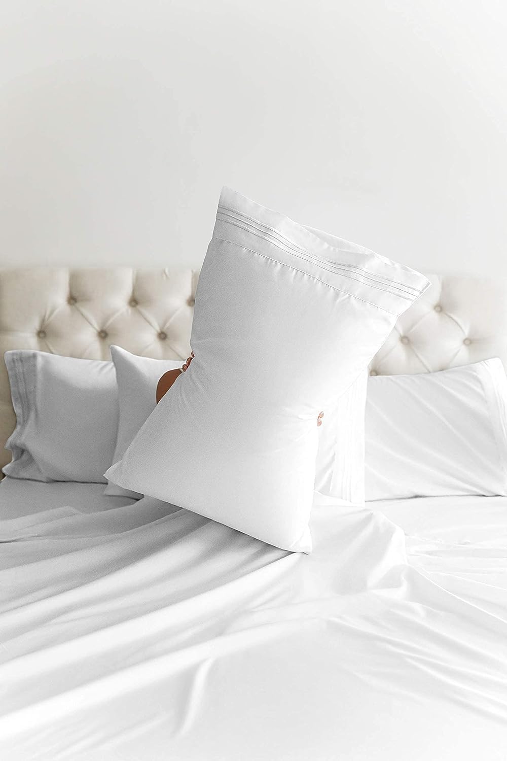 Full 6 Piece Sheet Set - Comfy, Breathable & Cooling - Hotel Luxury Bedding for Women, Men, Kids & Teens - 1 Flat & 1 Fitted Sheet & 4 Pillowcases w/ Deep Pockets - Ultra-Soft and Wrinkle Free - White