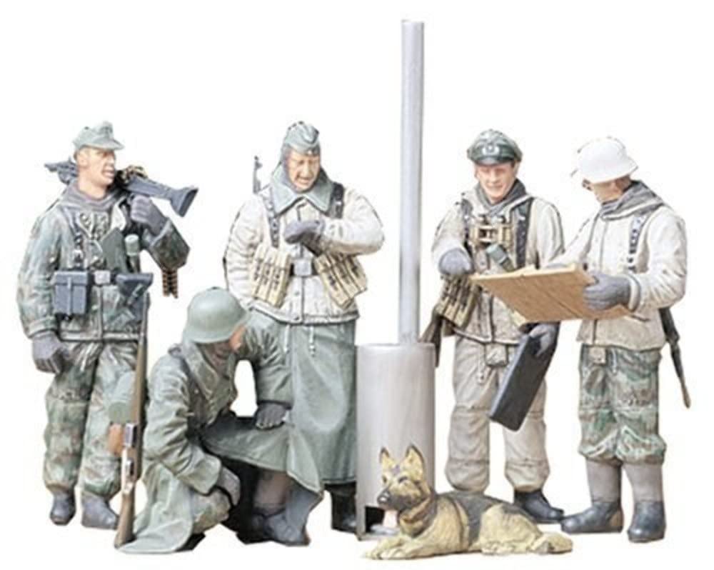 Tamiya 35212 1/35 German Soldiers at Field Briefing