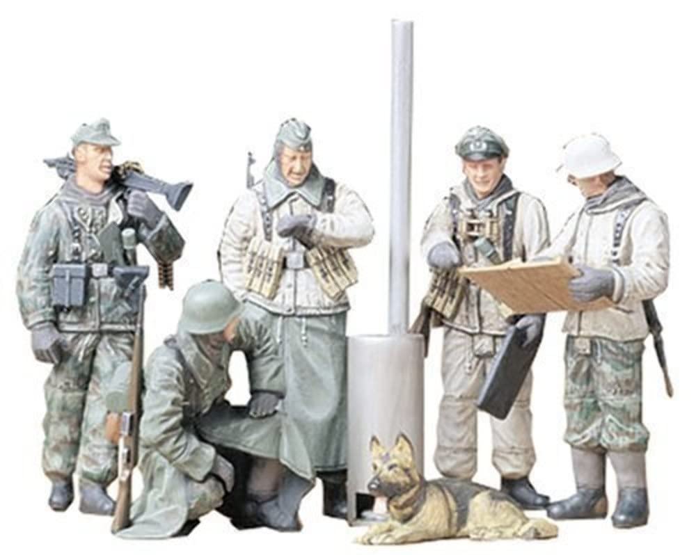 Tamiya 35212 1/35 German Soldiers at Field Briefing
