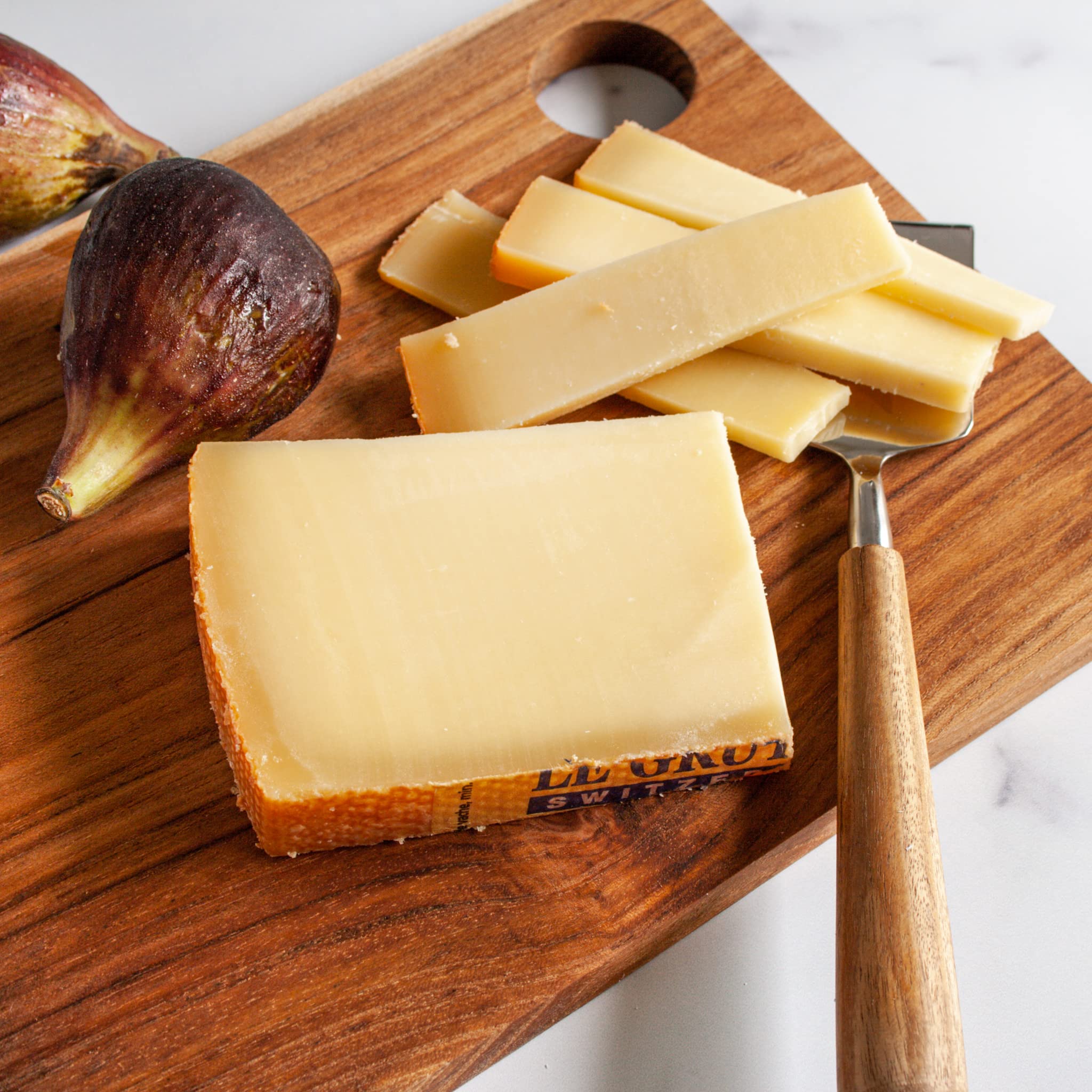 igourmet Exquisite Cheese Tasting Gift Box - This Collection Brings Together 8 Incredible Cheeses, Accompanied By Delicious and Crispy Imported Gourmet Crackers