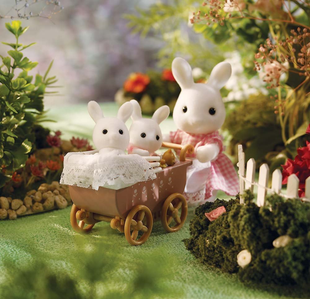 Calico Critters Connor & Kerri’s Carriage Ride - Enchanting Adventures Await with This Adorable Doll Playset