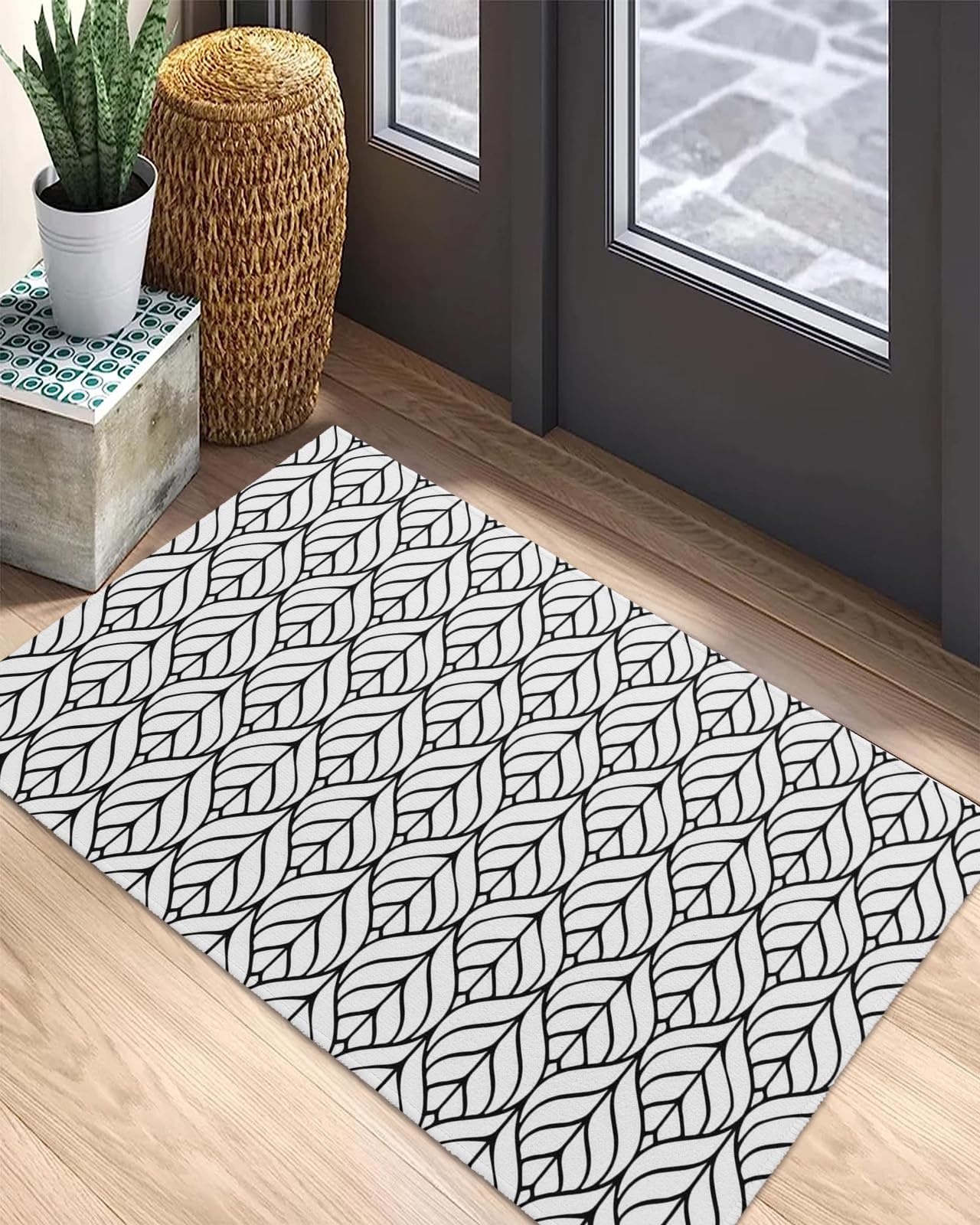Indoor Outdoor Mats, Black and White Leaf Tile Pattern Door Mat, Non-Slip Absorbent Resist Dirt Entrance Mat Washable Welcome Mats for Entryway, Low-Profile Floor Mats