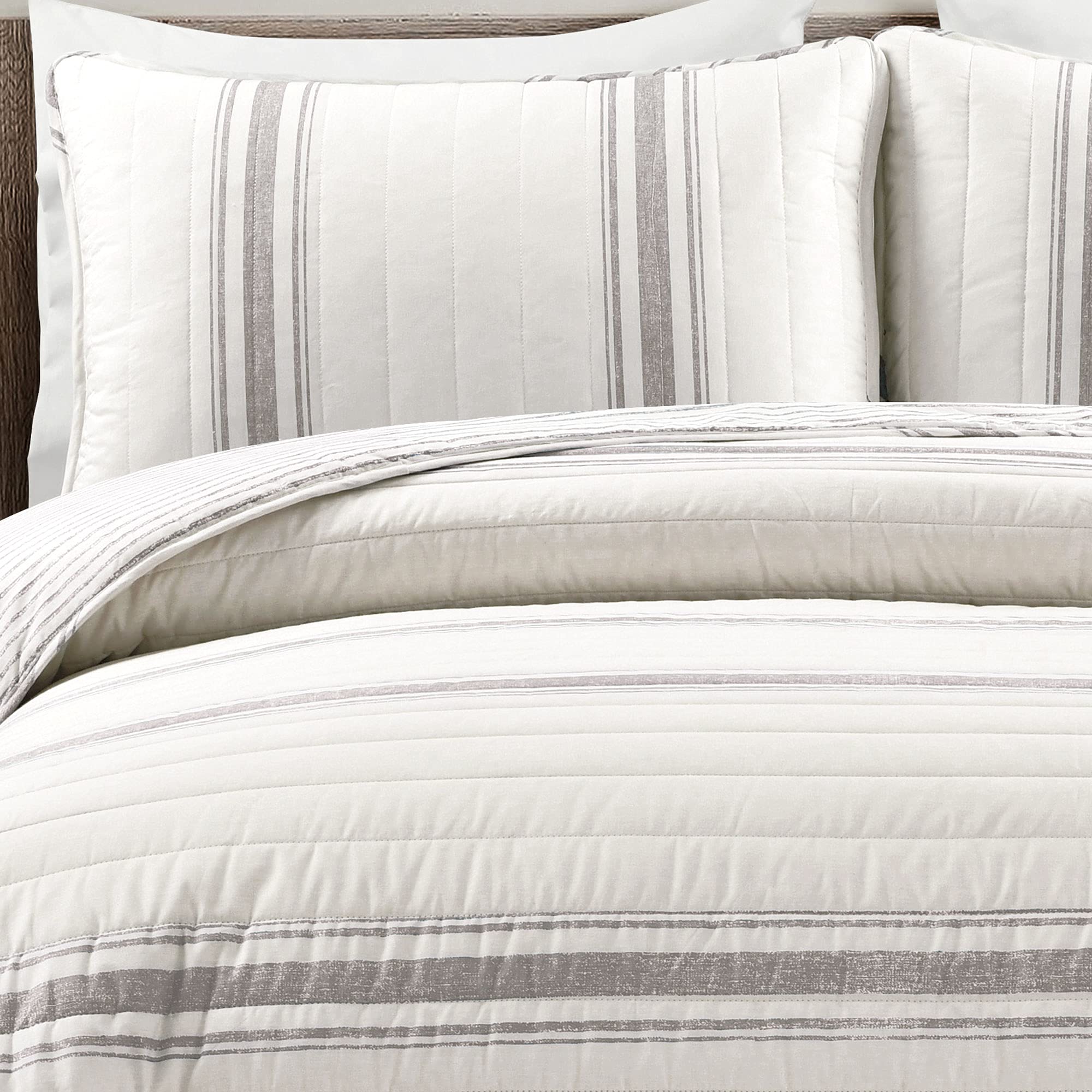 Lush Decor Farmhouse Stripe Reversible Cotton Quilt Set - 3 Piece Cozy Pinstripe Bedding Set - Classic Modern Rustic Charm Bedroom Decor - King/ California King, Blue