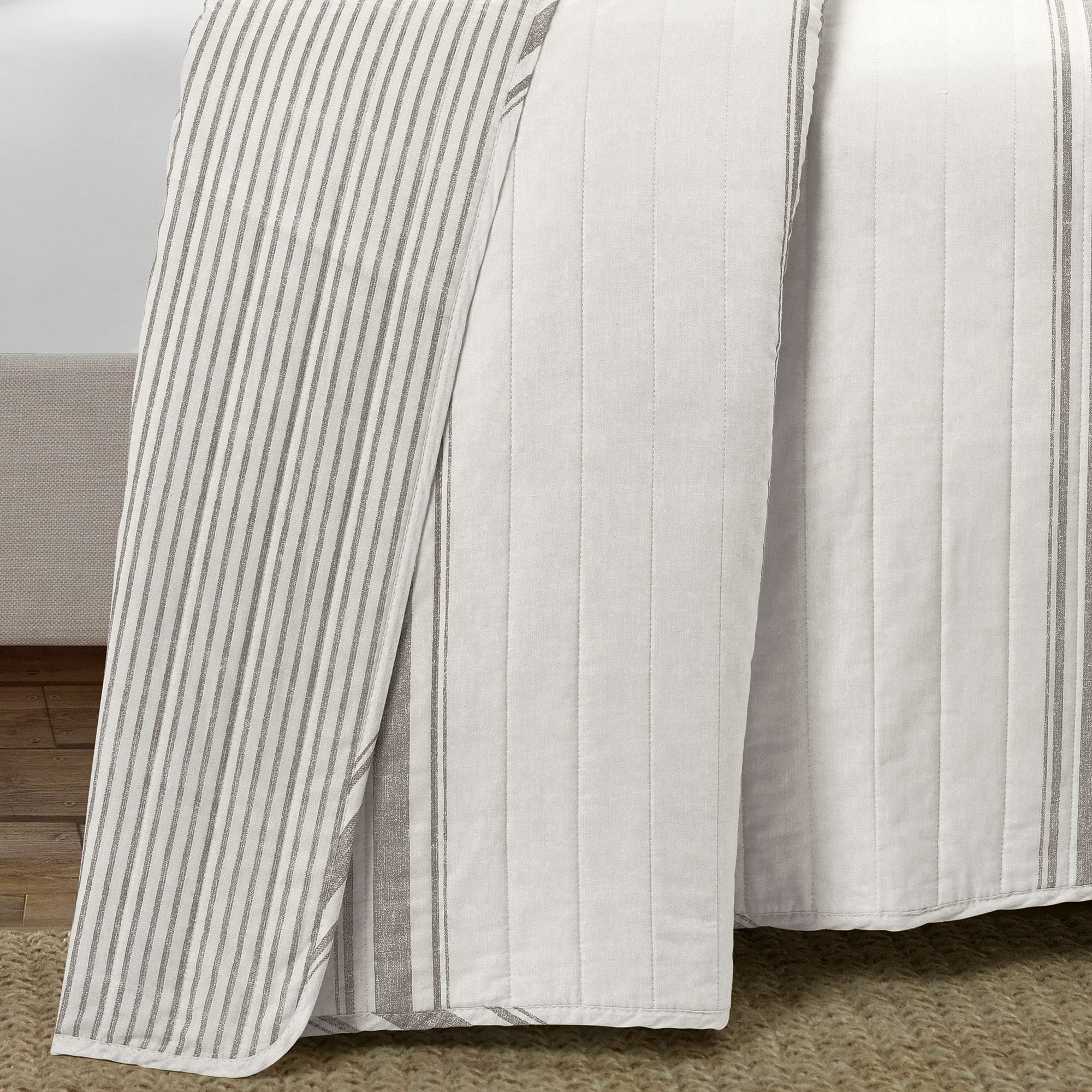 Lush Decor Farmhouse Stripe Reversible Cotton Quilt Set - 3 Piece Cozy Pinstripe Bedding Set - Classic Modern Rustic Charm Bedroom Decor - King/ California King, Blue
