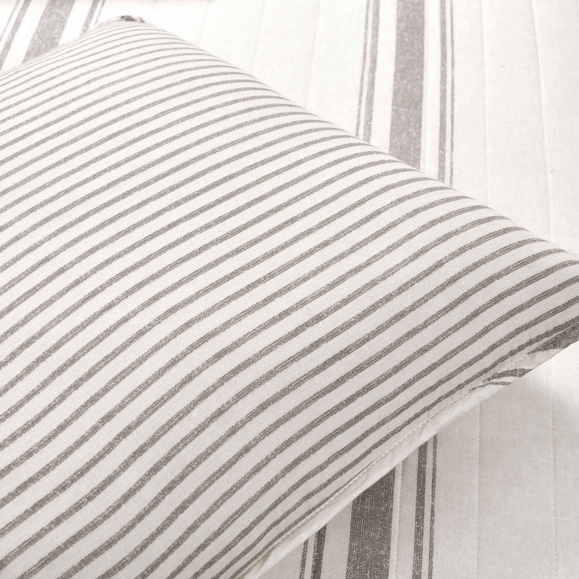 Lush Decor Farmhouse Stripe Reversible Cotton Quilt Set - 3 Piece Cozy Pinstripe Bedding Set - Classic Modern Rustic Charm Bedroom Decor - King/ California King, Blue