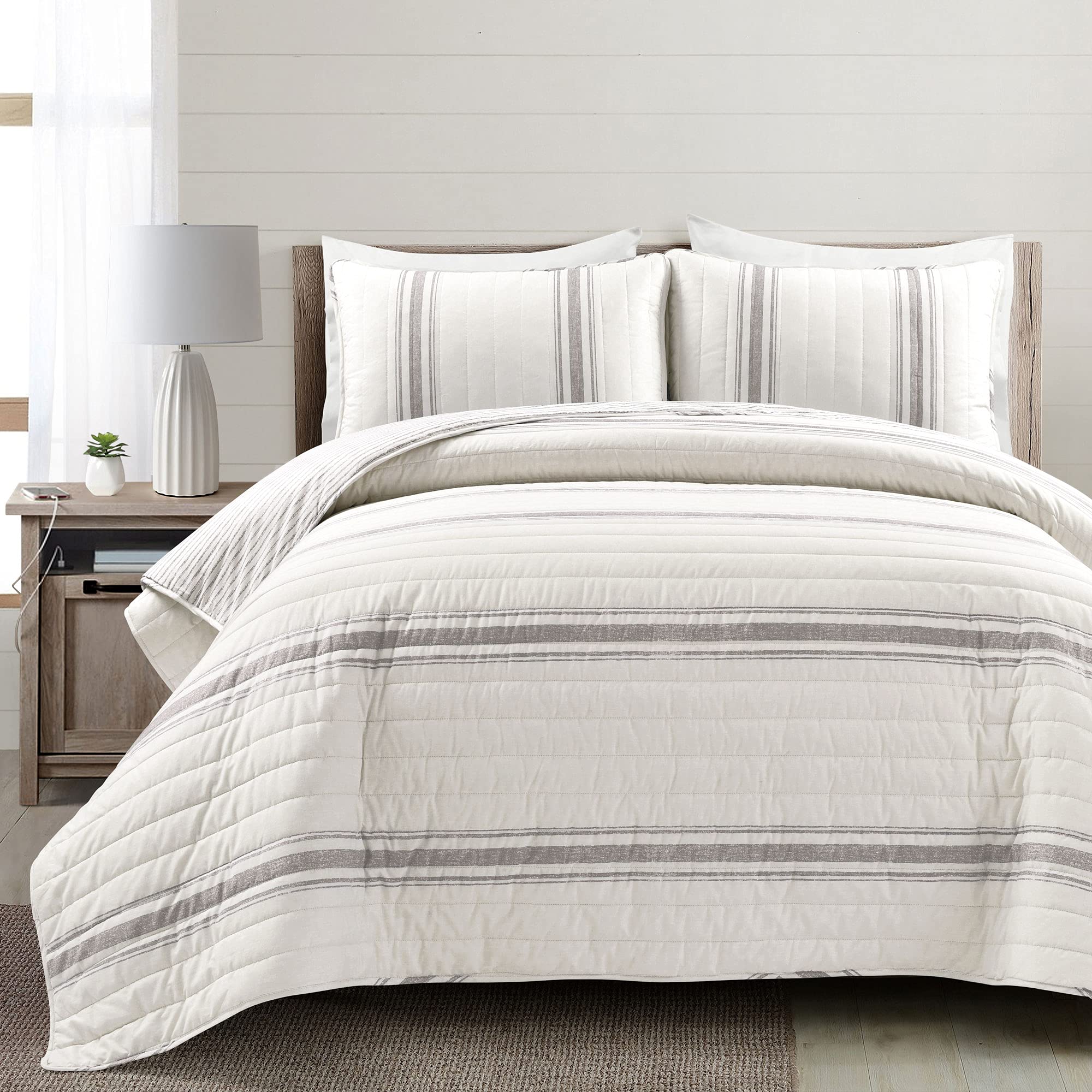 Lush Decor Farmhouse Stripe Reversible Cotton Quilt Set - 3 Piece Cozy Pinstripe Bedding Set - Classic Modern Rustic Charm Bedroom Decor - King/ California King, Blue