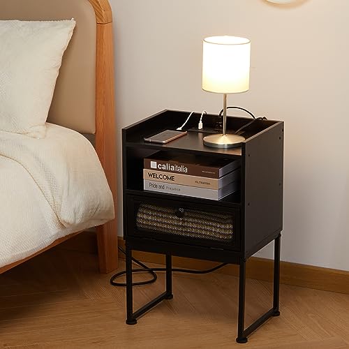 ZEXVIDA Small End Table Nightstand with Charging Station for Small Space,Bedside Table with Storage, Modern Industrial Sofa End Table for Small Place Living Room Bedroom Apartment,Black