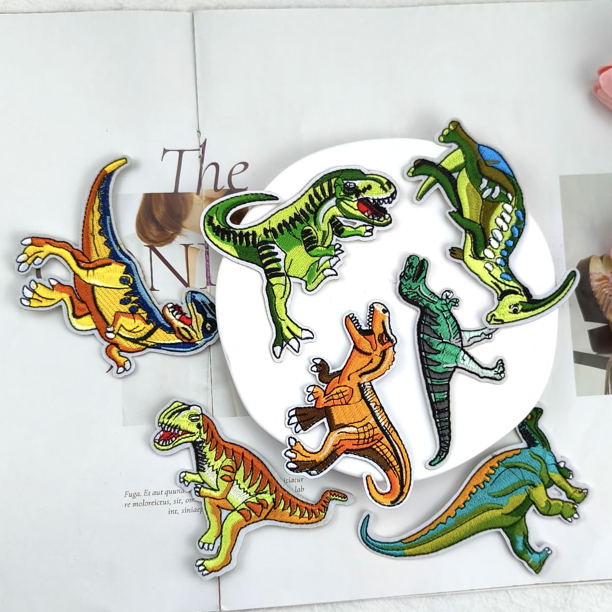14Pcs Dinosaur Embroidered Patches Sew on Patches Dinosaur Iron on Patch Applique Patch Repair Embroidered Appliques for Clothes Sew/Iron on Jackets Backpacks Hat Dress Fabric for DIY Accessories