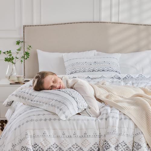 CozyDH Boho Comforter Set Queen Size - 100% Egyptian Long-Staple Cotton Modern Design with Geometric, Modern Breathable Lightweight All Season Bedding Set with Shams, 90"x90", Grey/White, 3 Piece