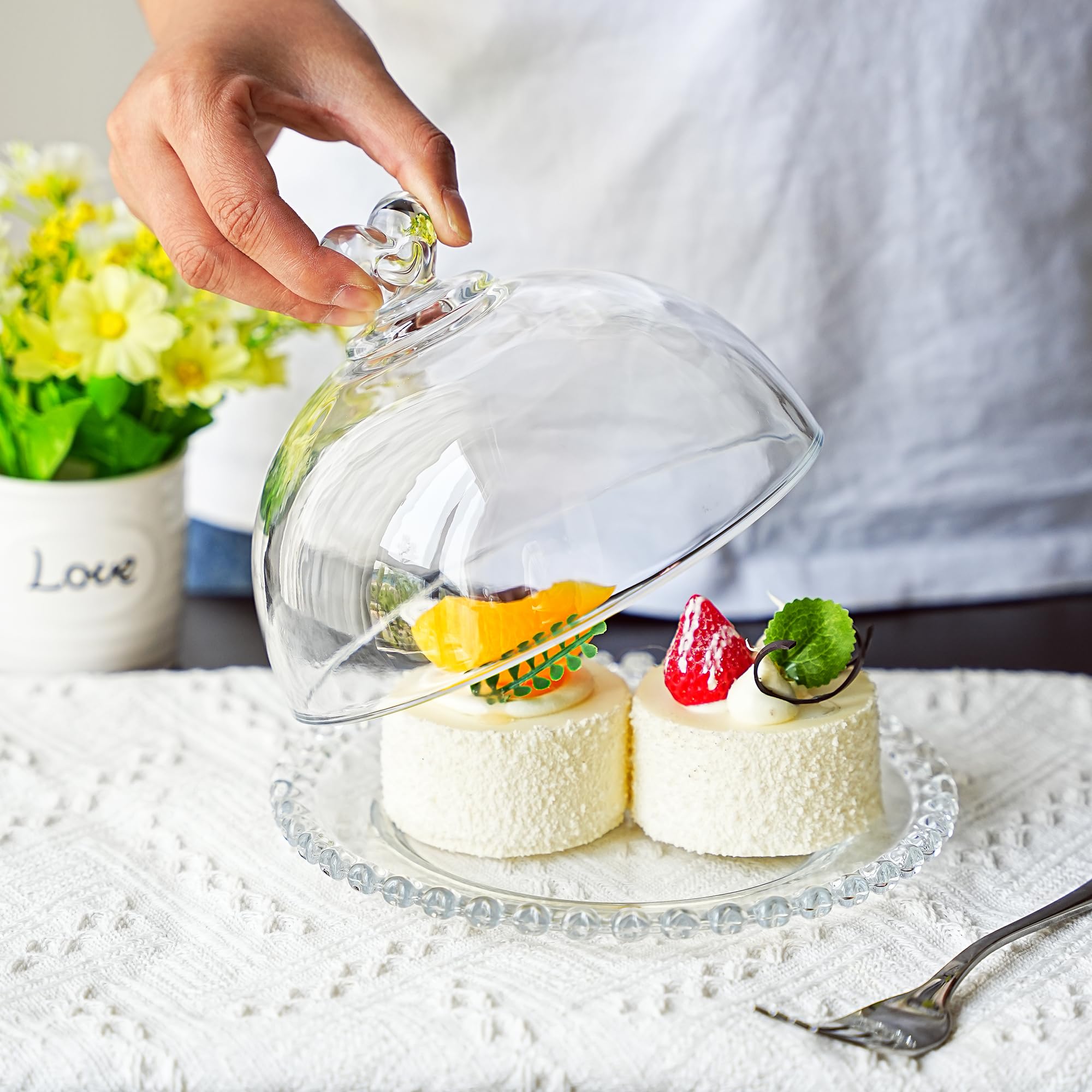 kanpura 7" Crystal Cake Plate with Dome, Cake Stand with Cover, Round Pattern Glass Serving Platter with Lid for Kitchen Dining Bakery Pastries Display, Party, Entertaining, Dishwasher Safe(Clear)
