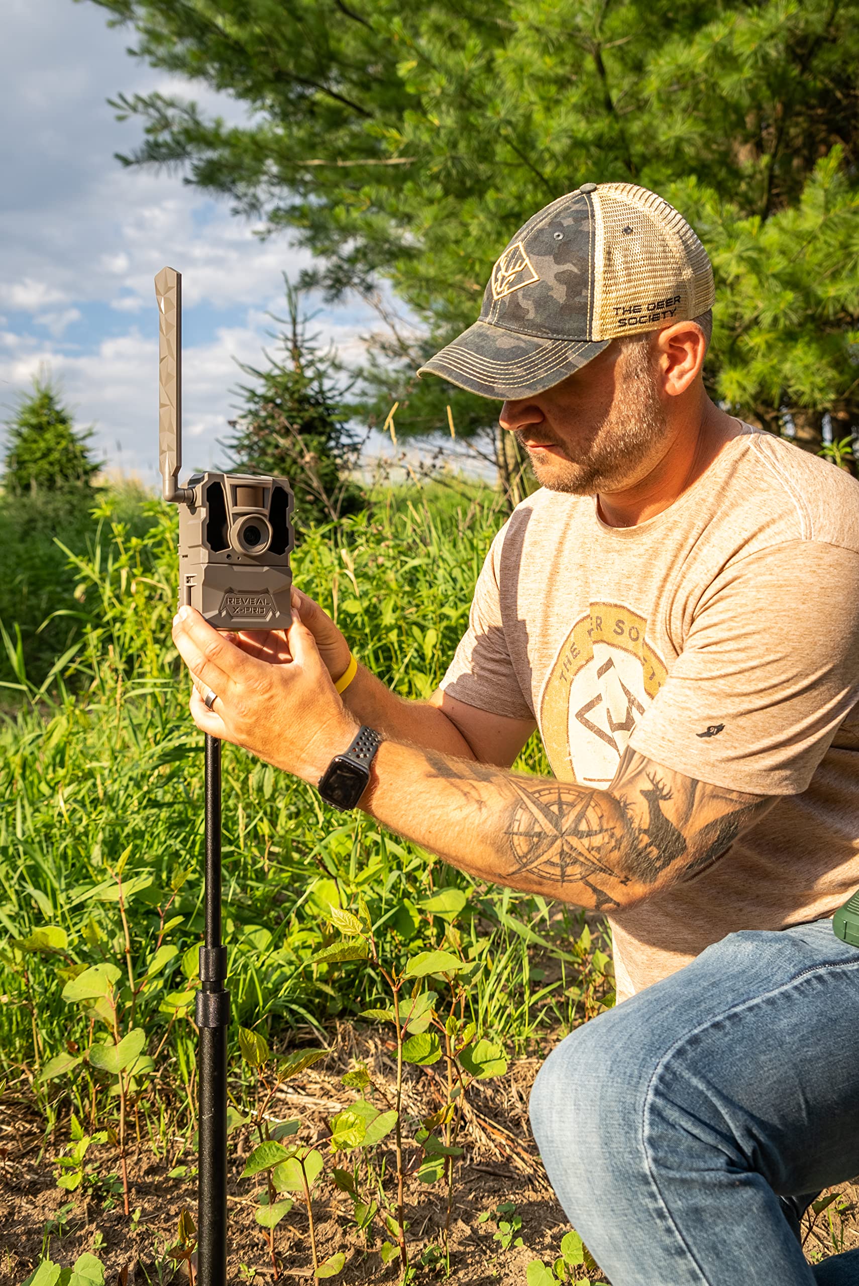 TACTACAM Reveal X PRO Cellular Trail Camera, Verizon and AT&T, NO Glow, Integrated GPS Tracking, Built in LCD Screen, HD Photo and HD Video + Solar Panel + Lipo Lithium Battery Pack + 32GB SD Card