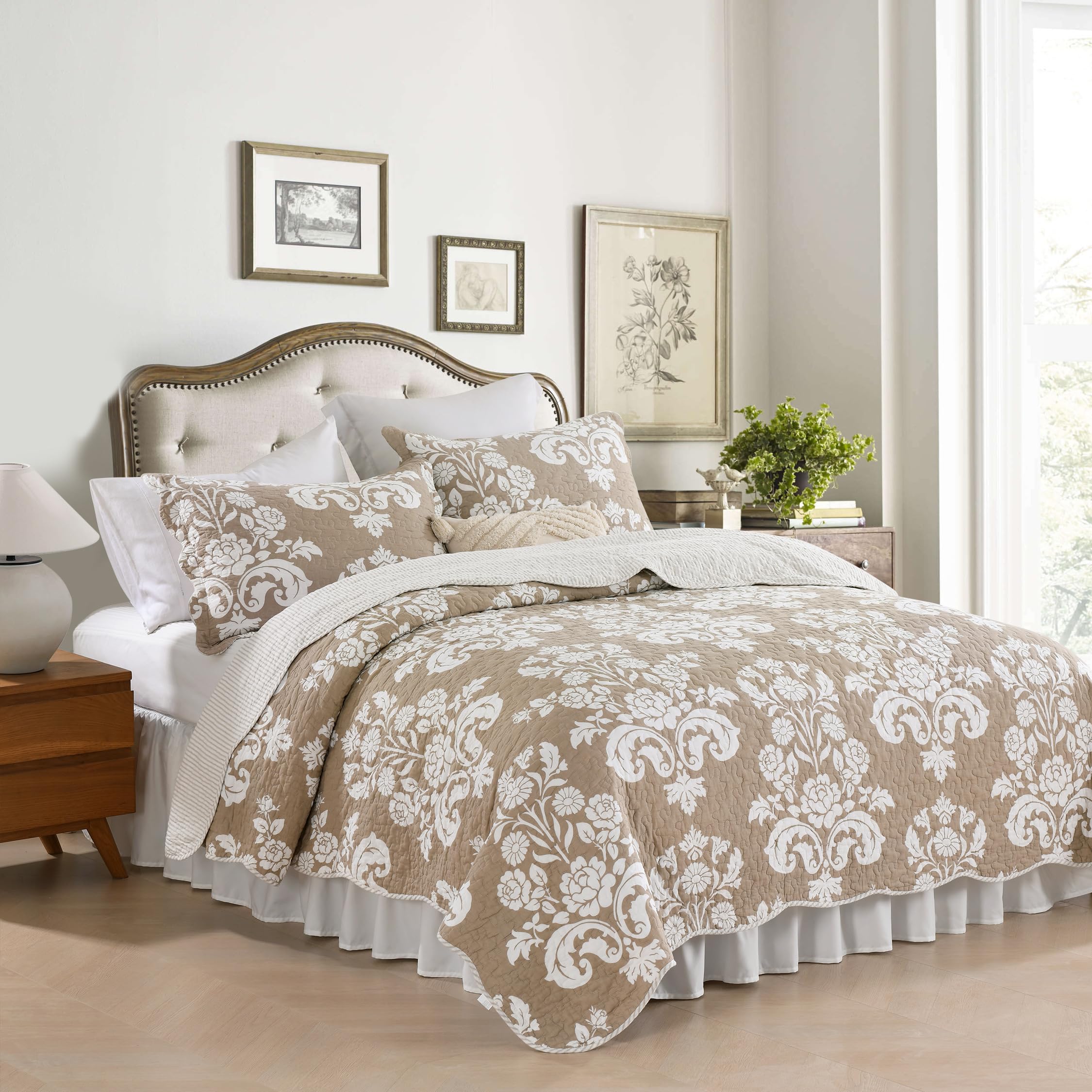 BCOTTOND Queen Size Quilt - 100% Cotton Queen Quilt Set Farmhouse Floral Bedspread Queen Size Lightweight Reversible Quilt Bedding Set for All Season Tan Khaki White 3-Piece