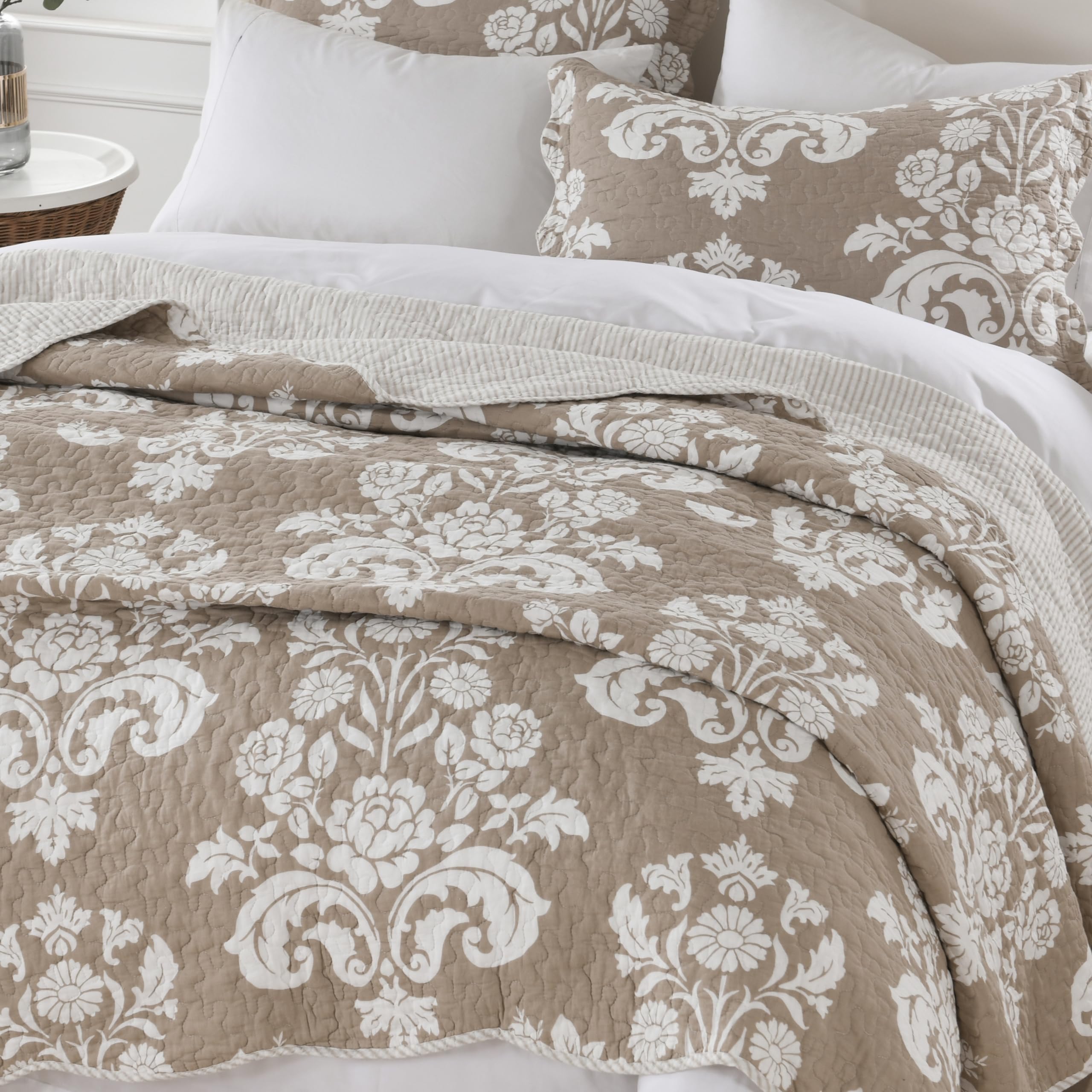 BCOTTOND Queen Size Quilt - 100% Cotton Queen Quilt Set Farmhouse Floral Bedspread Queen Size Lightweight Reversible Quilt Bedding Set for All Season Tan Khaki White 3-Piece
