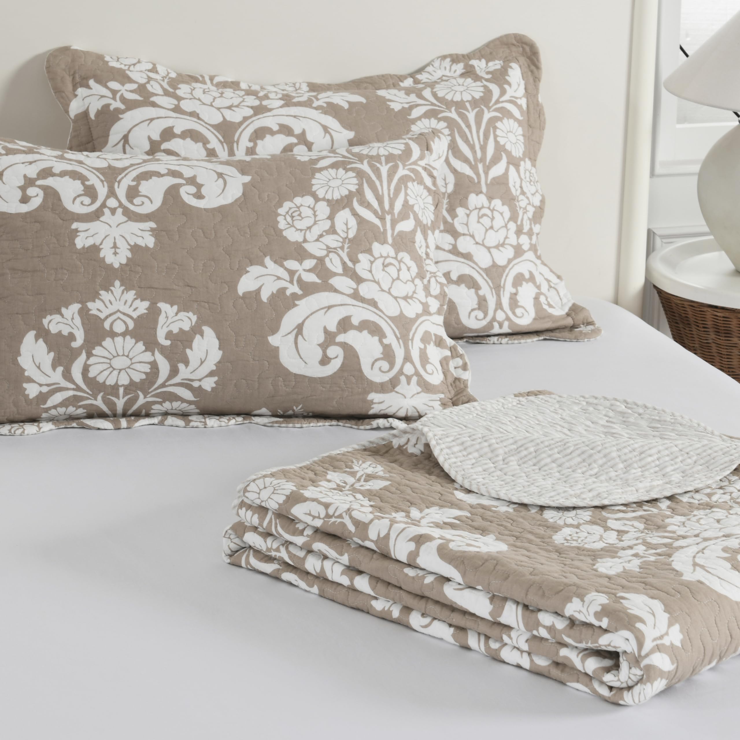BCOTTOND Queen Size Quilt - 100% Cotton Queen Quilt Set Farmhouse Floral Bedspread Queen Size Lightweight Reversible Quilt Bedding Set for All Season Tan Khaki White 3-Piece