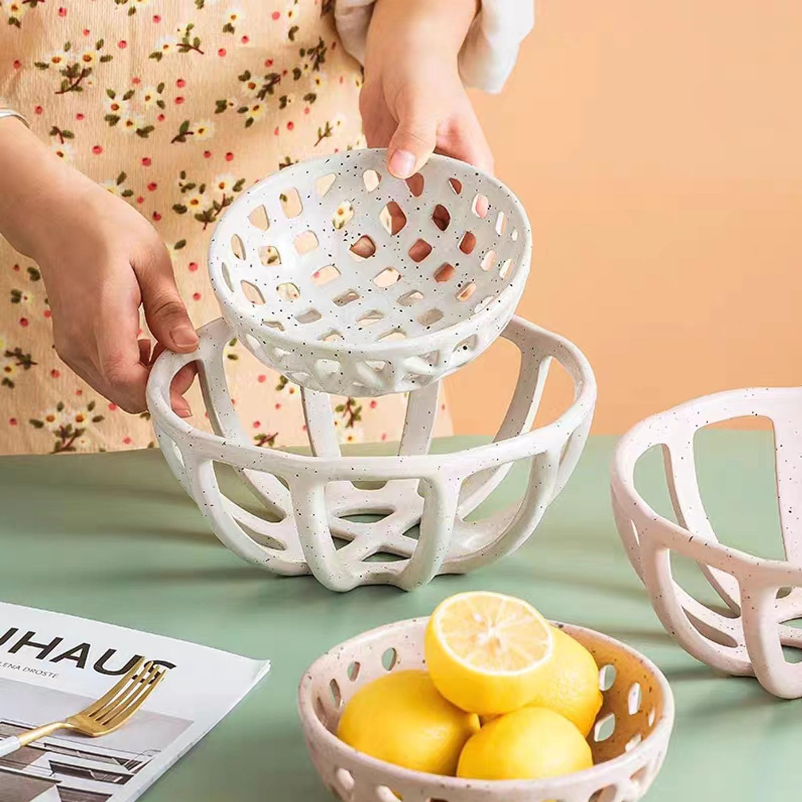UIBFCWN Ceramic Fruit Bowl Set of 2, 8.5/6 inch Fruit Basket for Kitchen Counter, Large Fruit Bowls for Table Centerpiece, Fruit and Vegetable Holder, Decorative Fruit Bowl for Home Decor