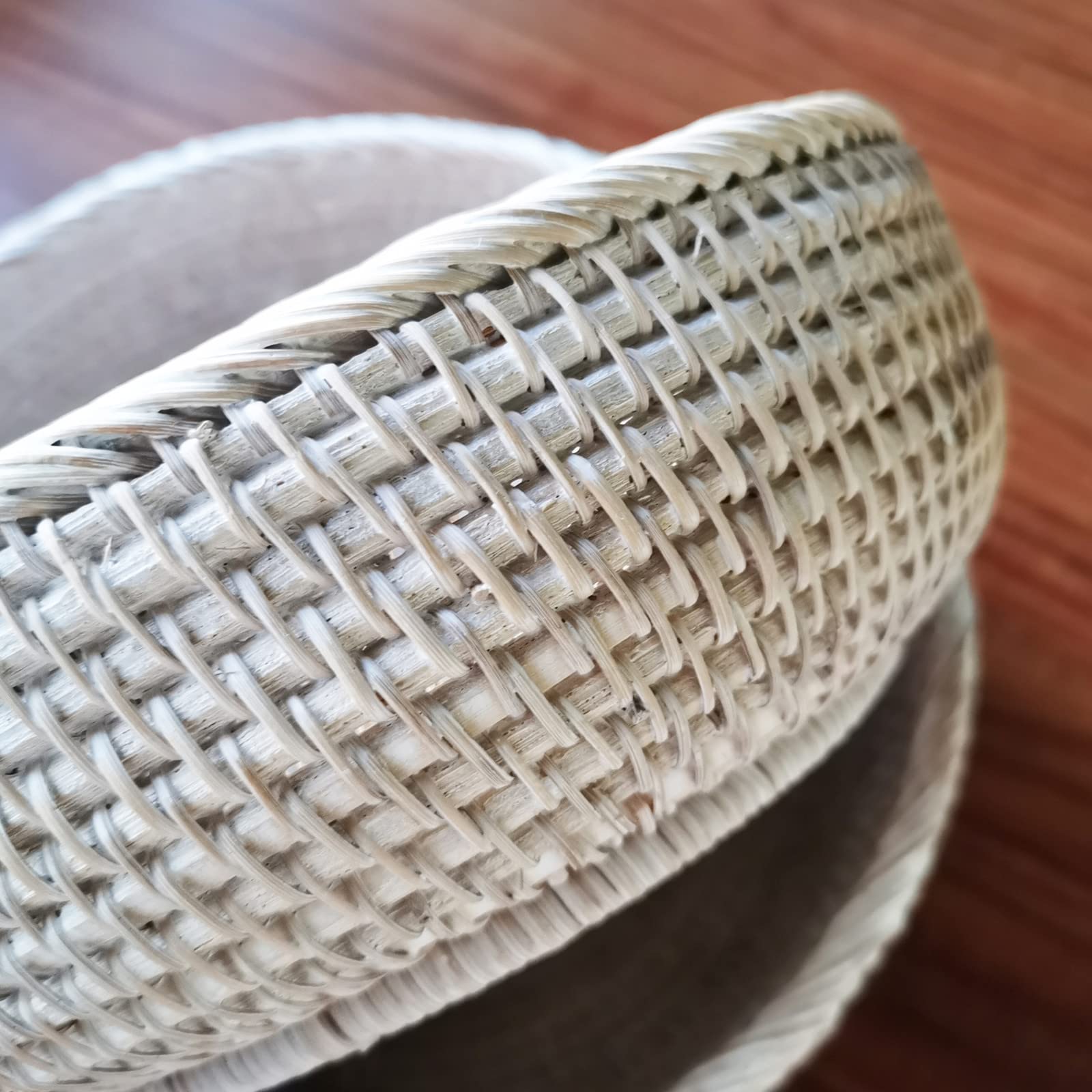 AMOLOLO Wash White Round Rattan Bowl Basket,White Decorative Handmade Wicker Key Holder, Decorative Woven Rattan Basket Tray with Wrapping Edge and 2 Inch Deep Wall,7.9"x2.4"