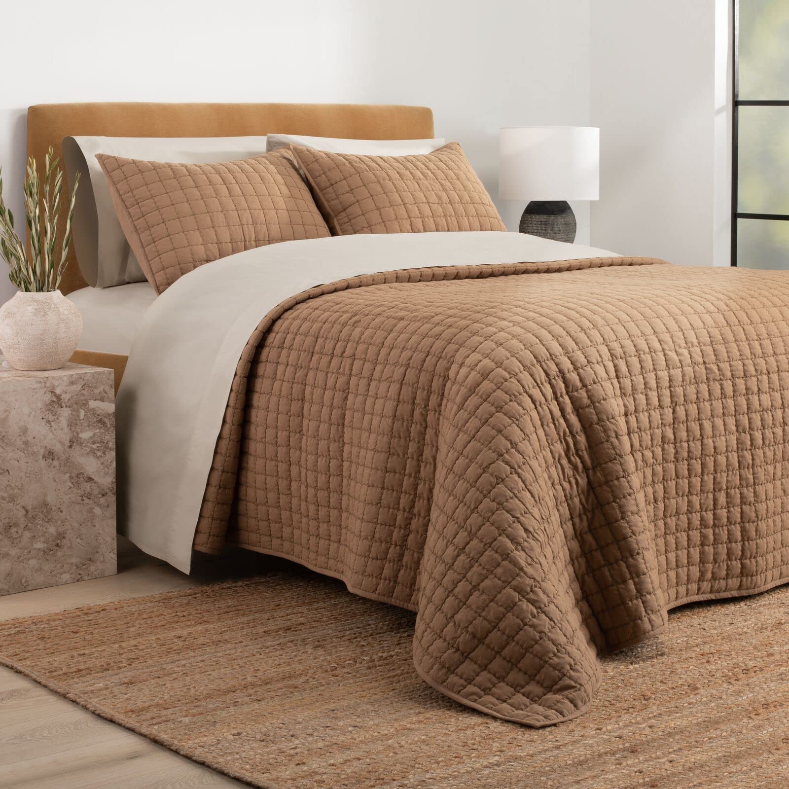 Nate Home by Nate Berkus Solid All-Season Cotton Textured Quilt Set | Breathable and Comfortable Bedding from mDesign - Full/Queen Size - 1 Quilt/2 Pillow Shams, Truffle (Brown)