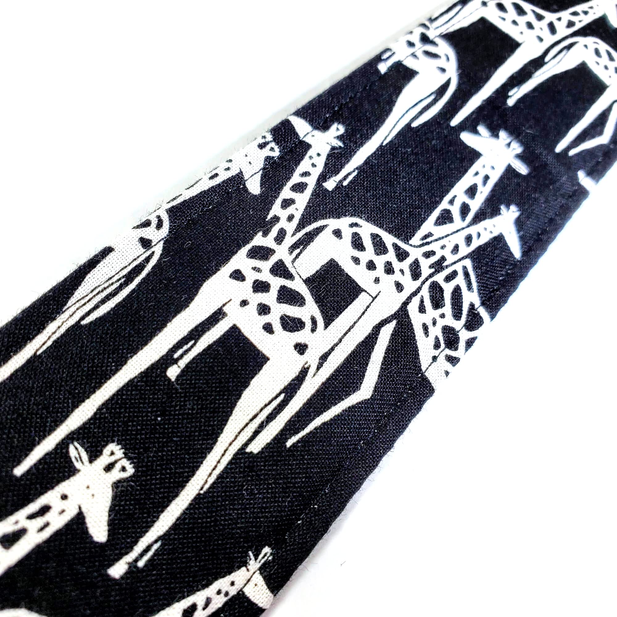 White Giraffe on Black Guitar Strap - Genuine Leather Ends, Includes 2 Strap Locks & 1 Pick. Adjustable Strap, For Bass, Electric & Acoustic Guitars Gift for Guitar Players Men, Women & Kids