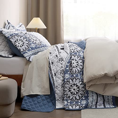 Bedsure Boho Quilt Set Queen - Reversible Bohemian Striped Pattern Quilt Bedding Set, 3 Pieces Lightweight Microfiber Bedspread, Coverlet with 2 Pillow Shams for All Seasons (90"x96")