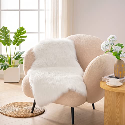 Faux Fur Rug, Fluffy Faux Sheepskin Rugs for Bedroom, White Area Rug, Faux Sheepskin Throw Rug, Fur Carpet for Living Room, Fur Chair Cover (2 x 3 ft, White)