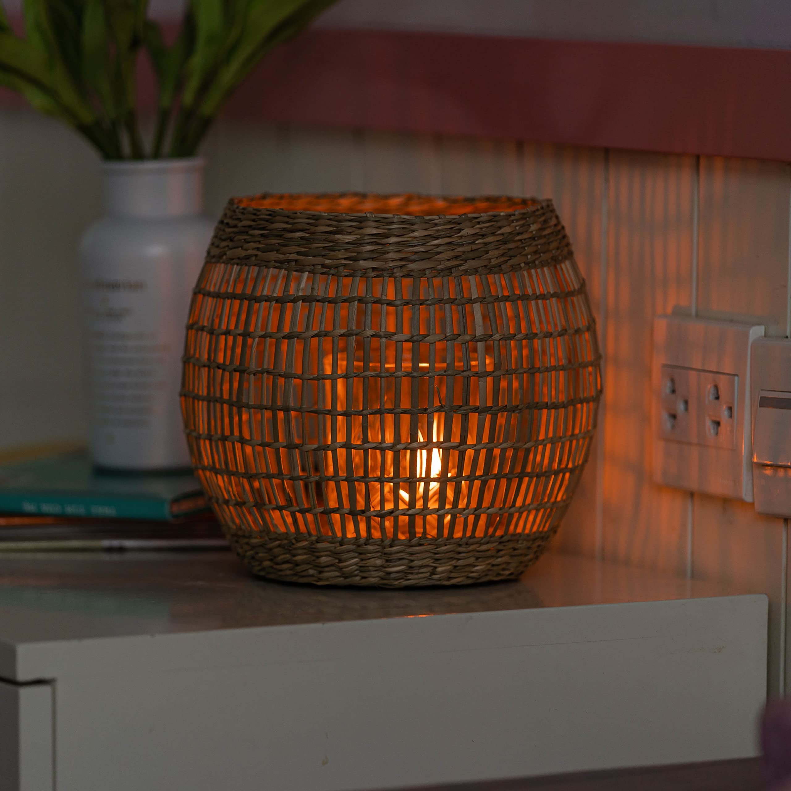 LilaCraft Set 2 Woven Seagrass Lanterns, Boho Wicker Lantern with Round Shape, Decorative Seagrass Candle Holders, Wicker Pendant Light Shade for Kitchen Dinning Room Bedroom