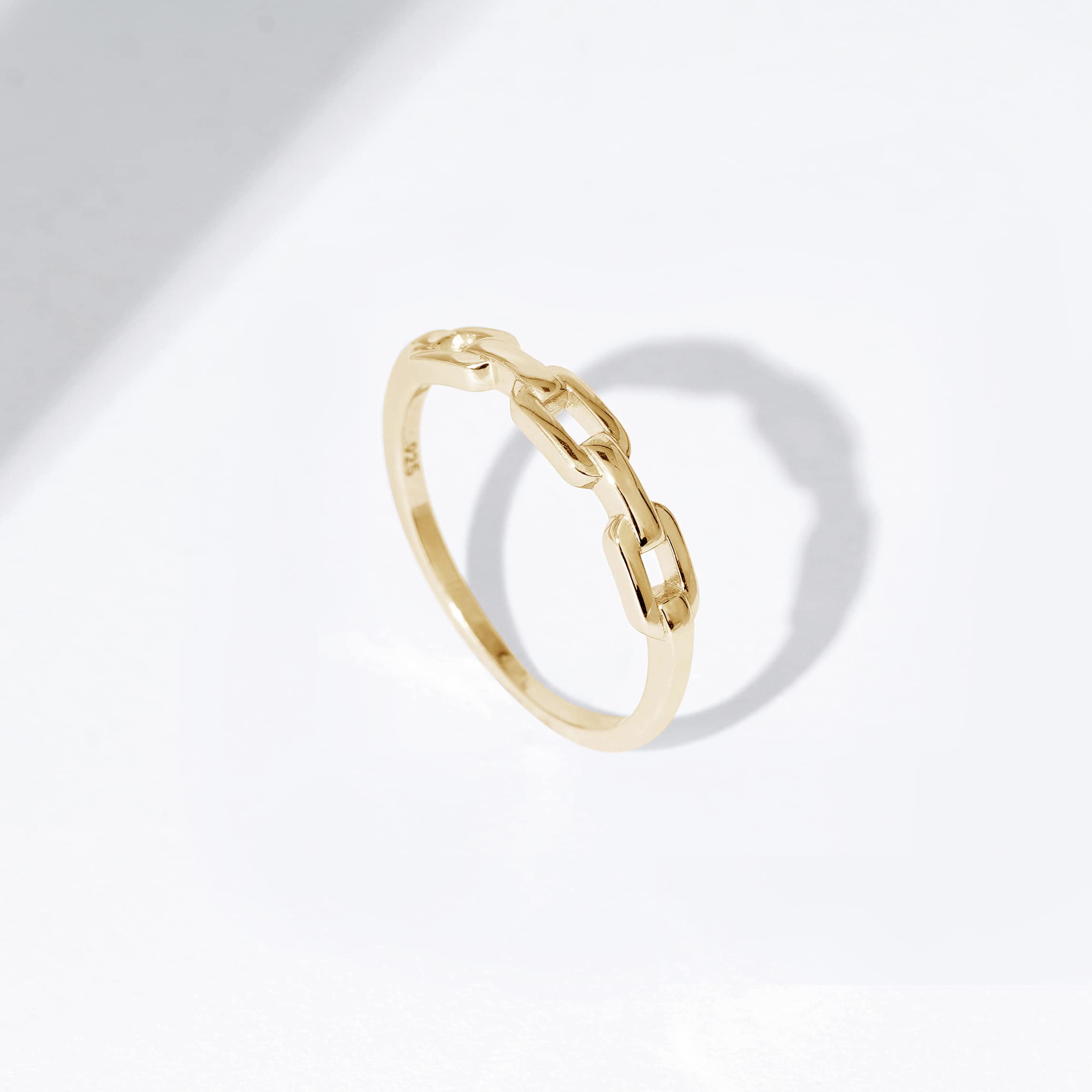 Amazon Essentials 14K Gold Plated Sterling Silver Chain Link Accent Ring Size 5, Yellow Gold