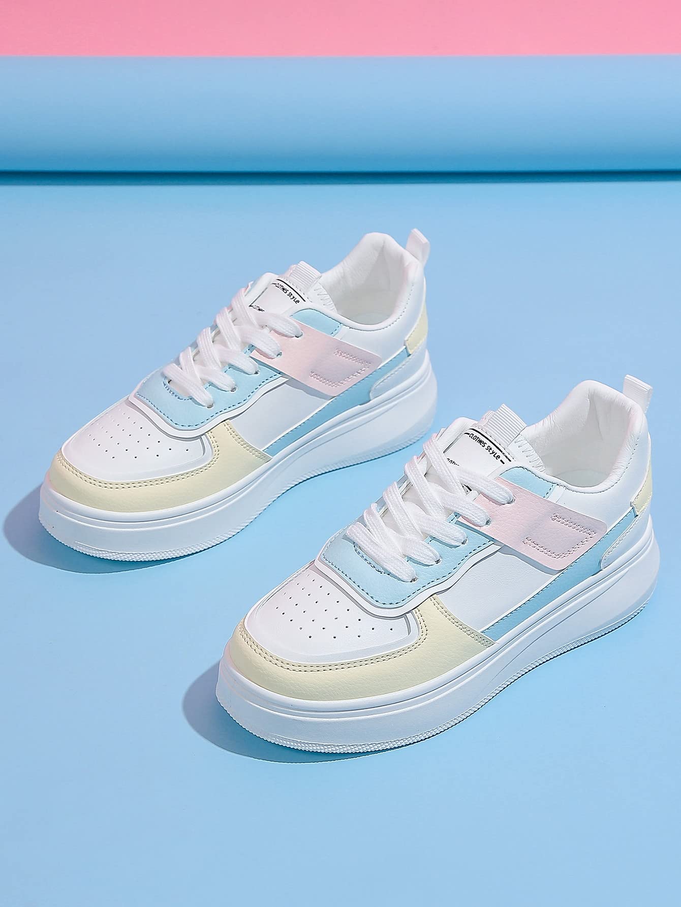 WDIRARA Women's Colorblock Lace Up Front Skater Round Toe Shoes Casual Sneakers Multicolored CN38