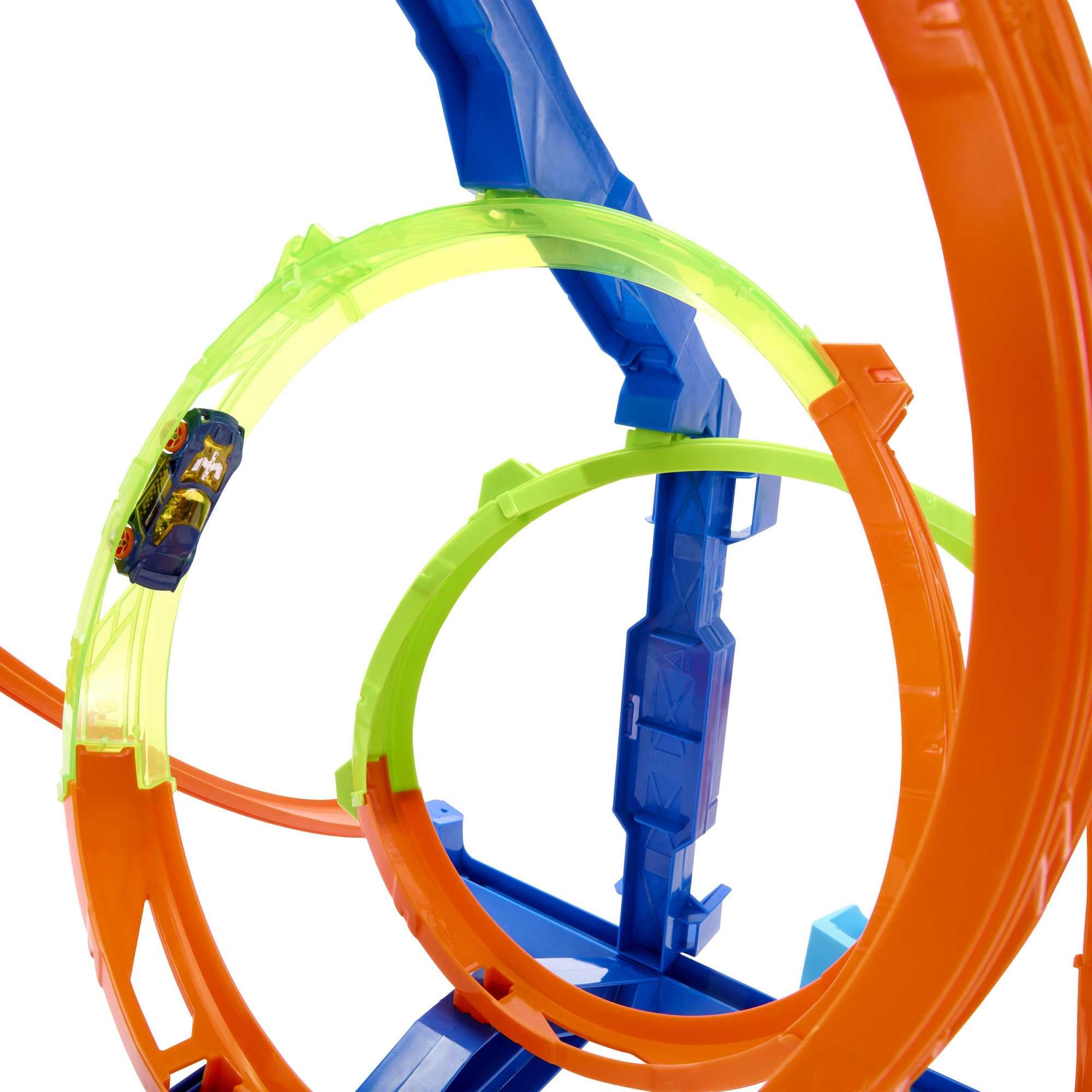 Hot Wheels Toy Car Track Set Corkscrew Twist Kit with 1:64 Scale Car, 2 Ways to Play, Connects to Other Tracks
