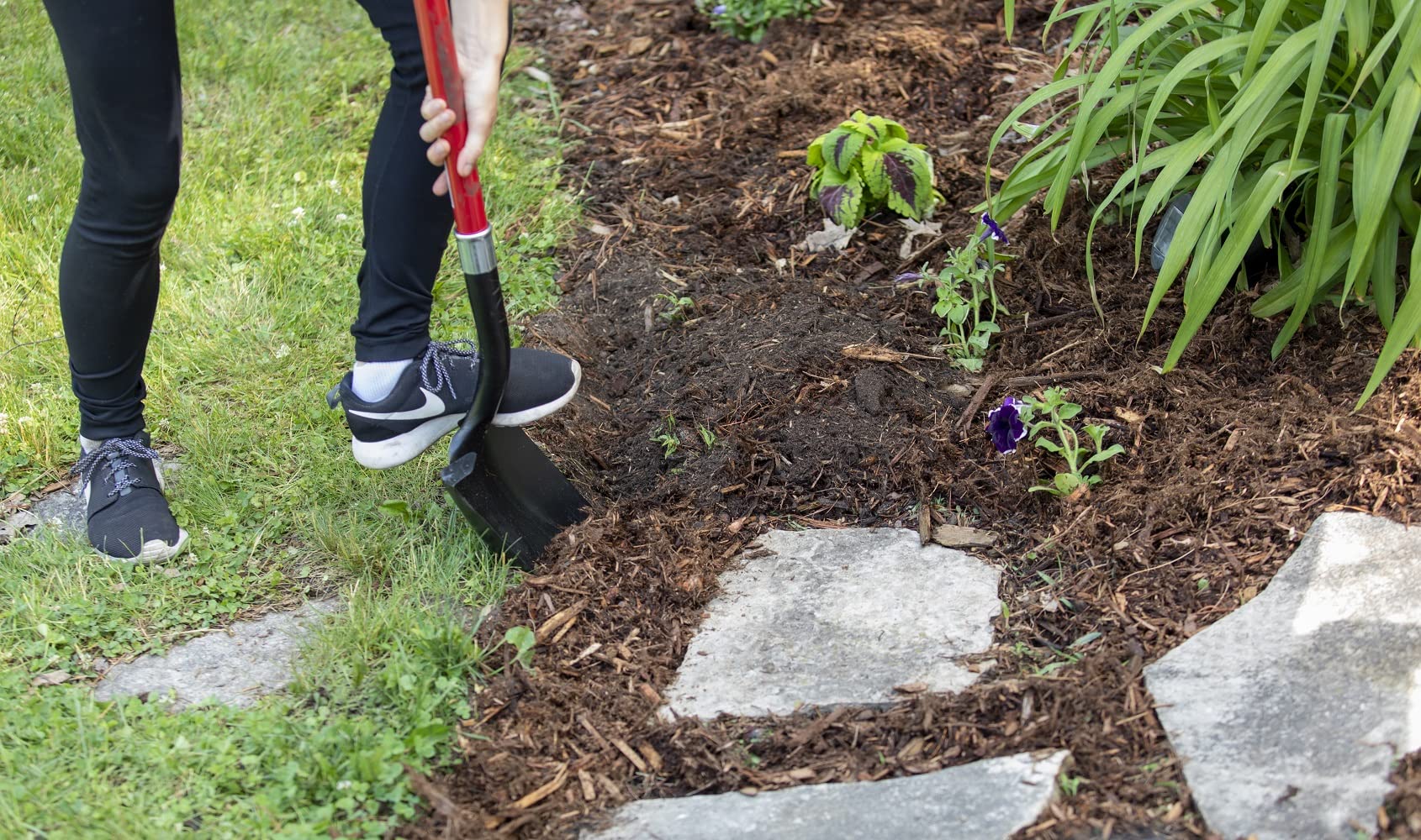 Master Mark Dig-Free Poundable Edging, Poundable Decorative Stone Landscape Edging 5.25 in. x 36 in. (Warmstone)
