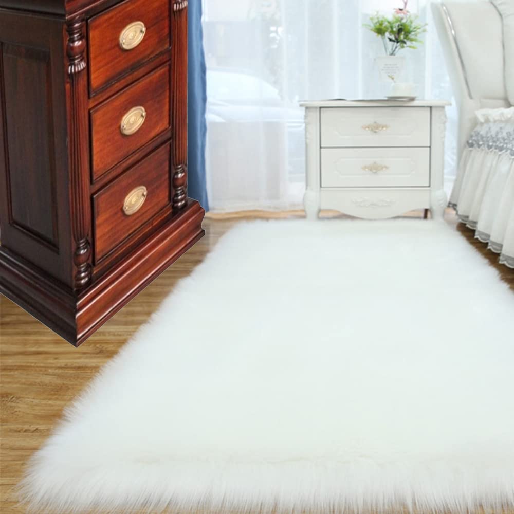 wxnzsl Faux Fur Rug 2x3 White Fluffy Shaggy Rug,Soft Faux Sheepskin Rug Furry Rug for Bedroom Living Room