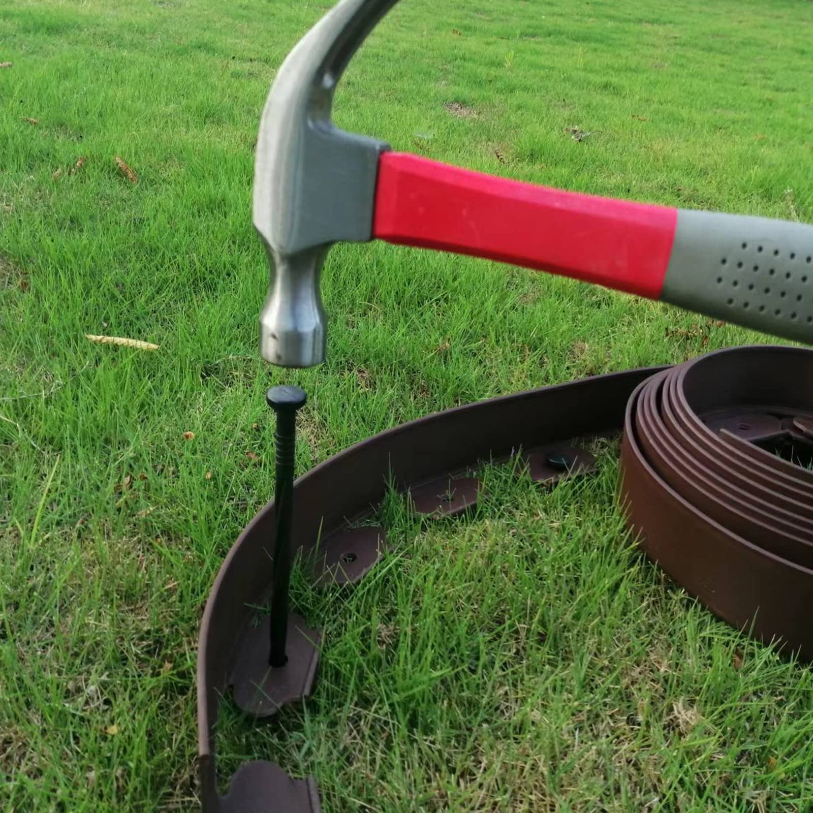 Landscape Edging,20ft Plastic No Dig Garden Edging with 20 Stakes,Lawn Edging for Lawn,Yard,Flower Gardens Border (Brown-20FT)