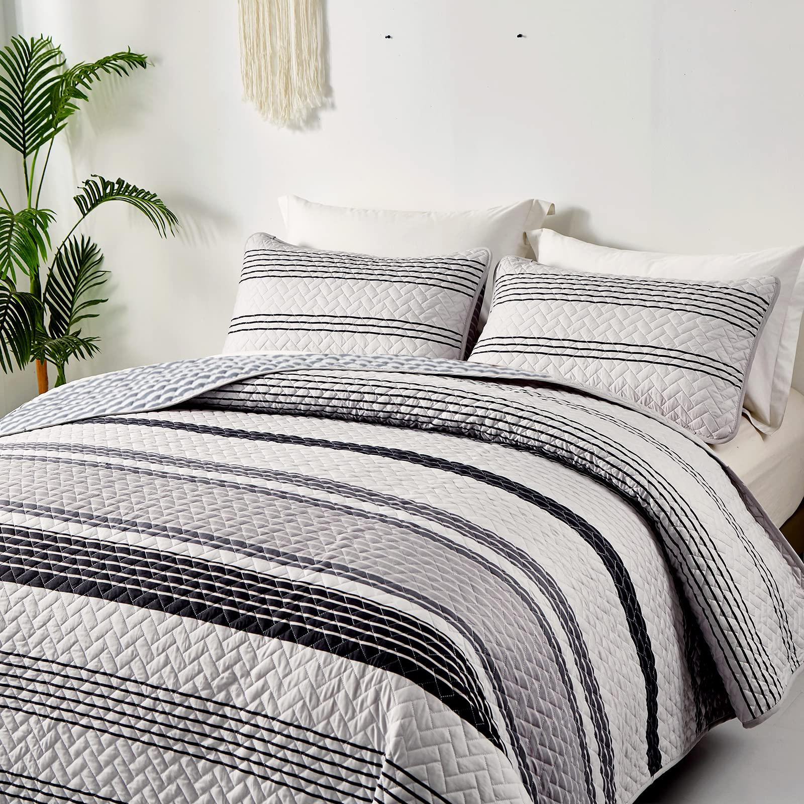 Mybedsoul Grey Boho Quilt Set King Size,3 Pieces Striped Bedspread,Soft Microfiber Coverlet for All Season-1 Quilt and 2 Pillow Shams,90"x104"