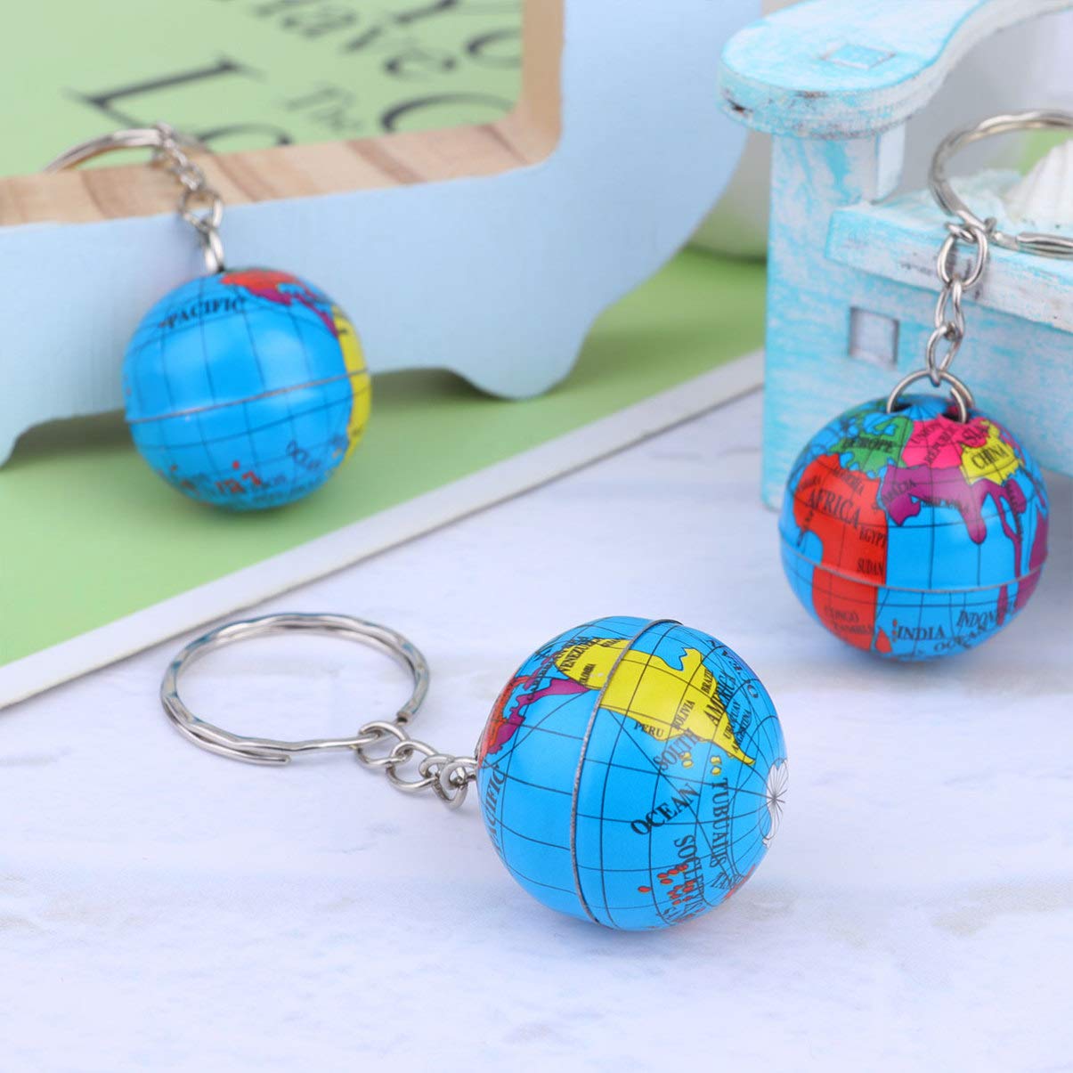 12Pcs Globe Keychains, Key Chains with Mini Globe World Planet Ear Theme Keyrings Globe Party Favors Globes for for Keys, Backpack, Pocket Book, 2.5cm