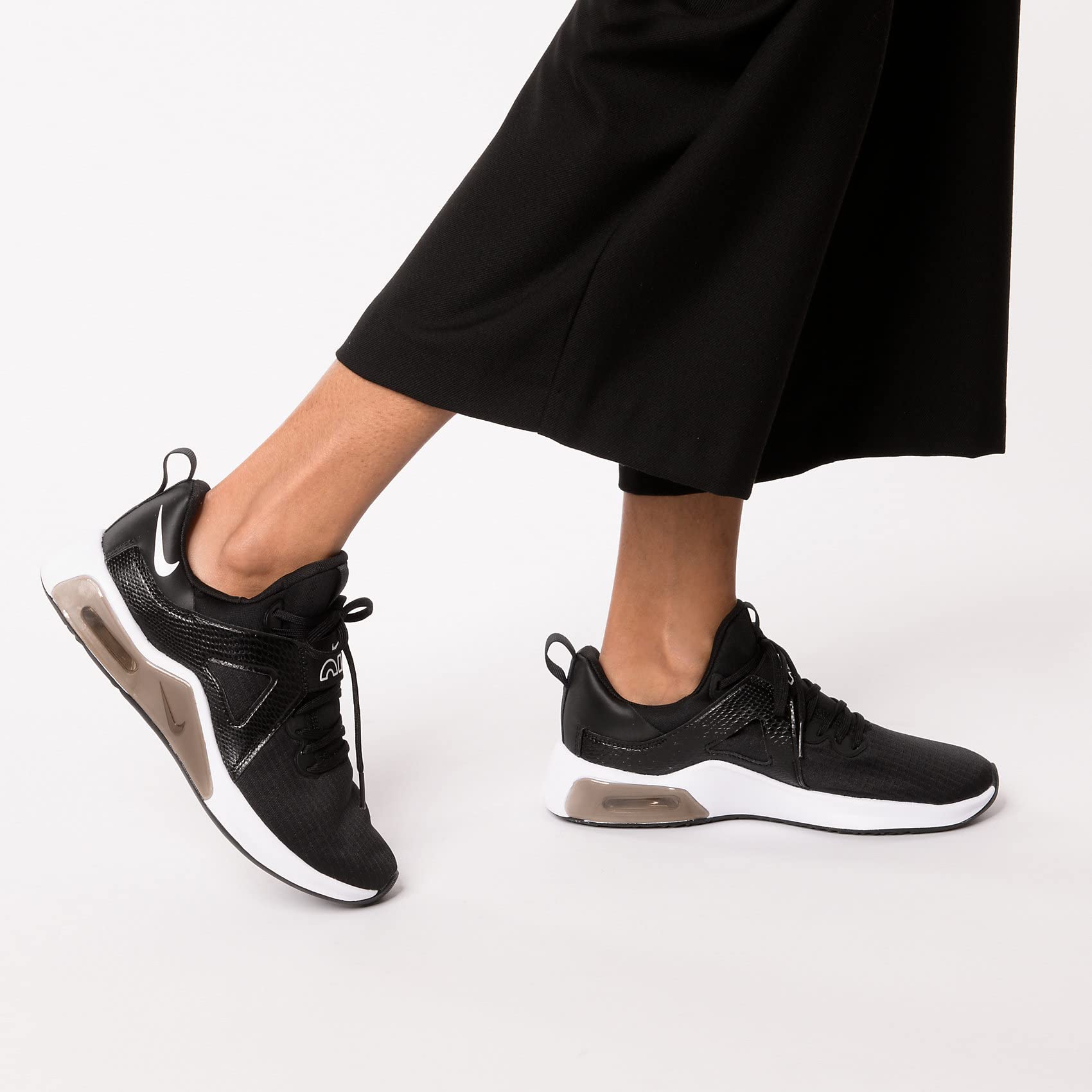 Nike Womens Air Max Bella TR 5 Running Trainers DD9285 Sneakers Shoes (UK 6 US 8.5 EU 40, Black White Dark Smoke Grey 010)