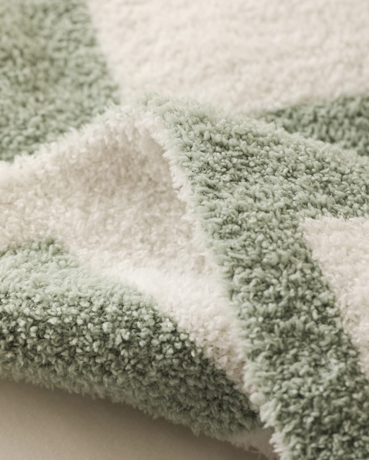 Ultra-Soft Buffalo Checkerboard Grid Fluffy Microfiber Knitted Throw Blanket Super Cozy Lightweight Checkered Bed Blanket for Sofa Couch Bed Matcha 51"X63"