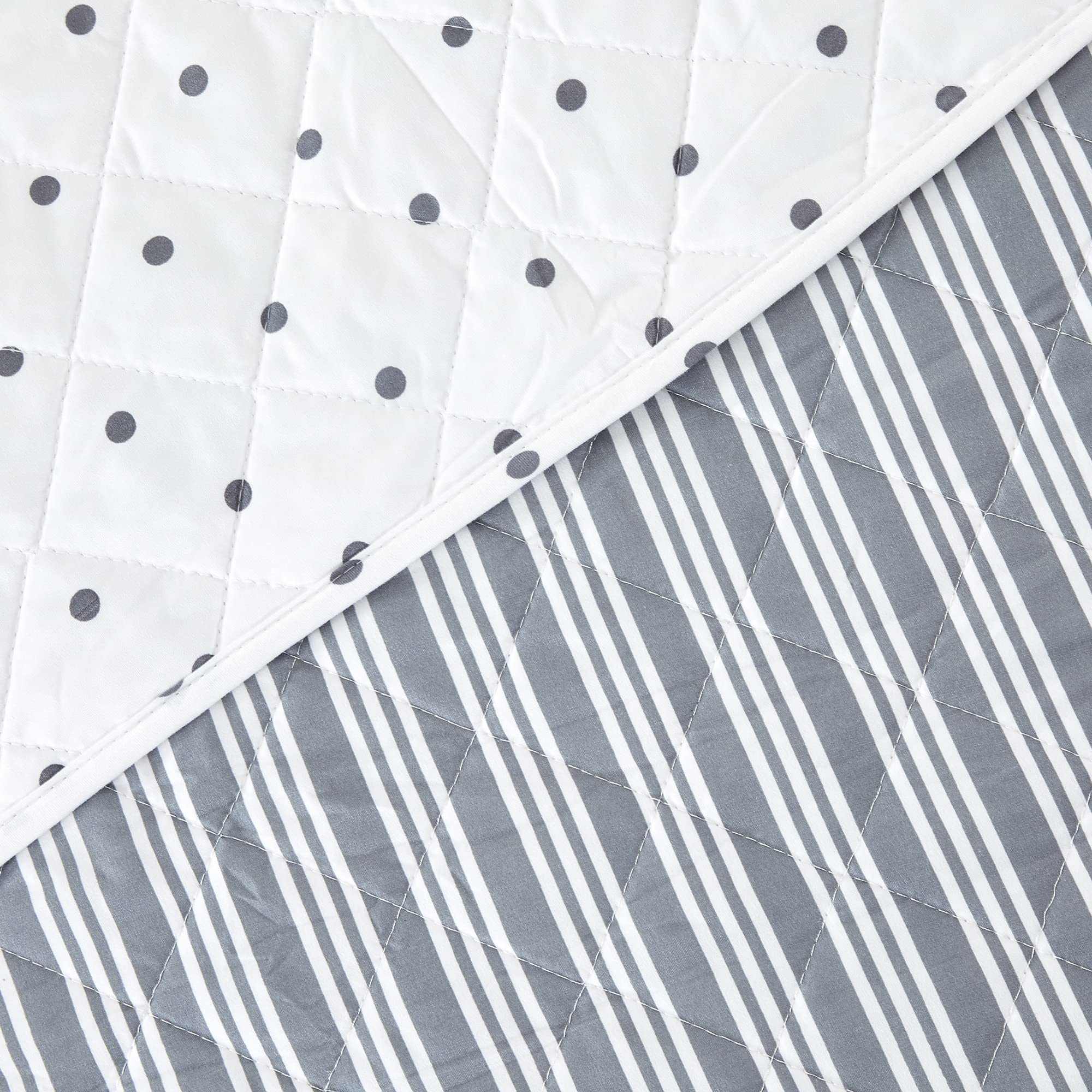 Market & Place 3 Piece Reversible Quilt Set with Shams | All-Season Soft & Lightweight Bedspread with Modern Striped Pattern | Nora Collection (Full/Queen, White/Grey)