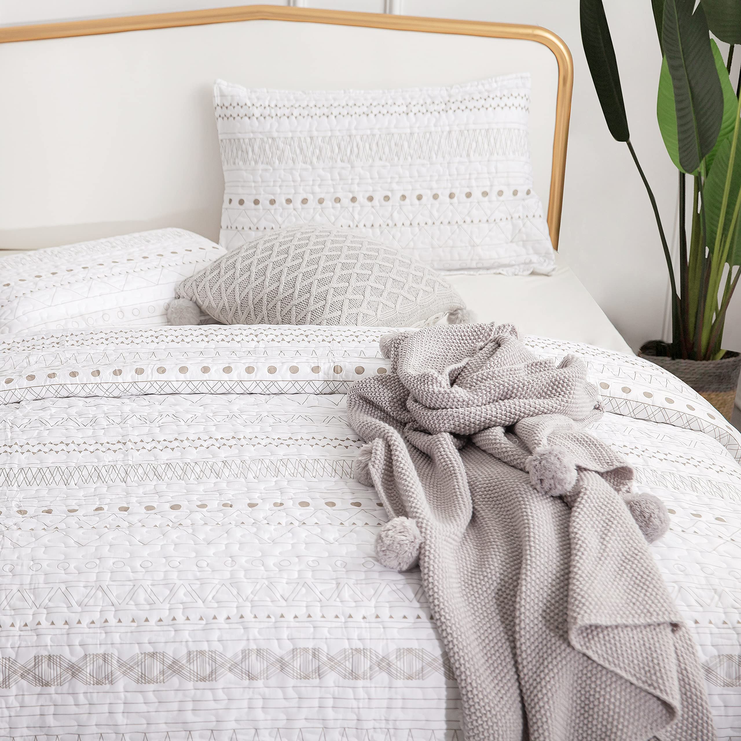BBSET White Quilt Set Queen 90x90 Inch, 3 Pcs Striped Boho Geometric Bedding Quilts,Bohemian Aztec Brushed Reversible Bedspread Microfiber Coverlet Sets for All Season- 1 Quilt and 2 Pillow Shams