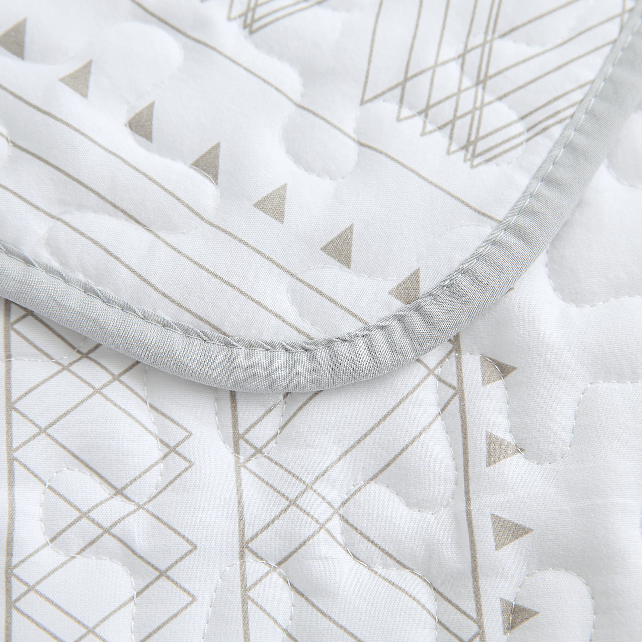 BBSET White Quilt Set Queen 90x90 Inch, 3 Pcs Striped Boho Geometric Bedding Quilts,Bohemian Aztec Brushed Reversible Bedspread Microfiber Coverlet Sets for All Season- 1 Quilt and 2 Pillow Shams